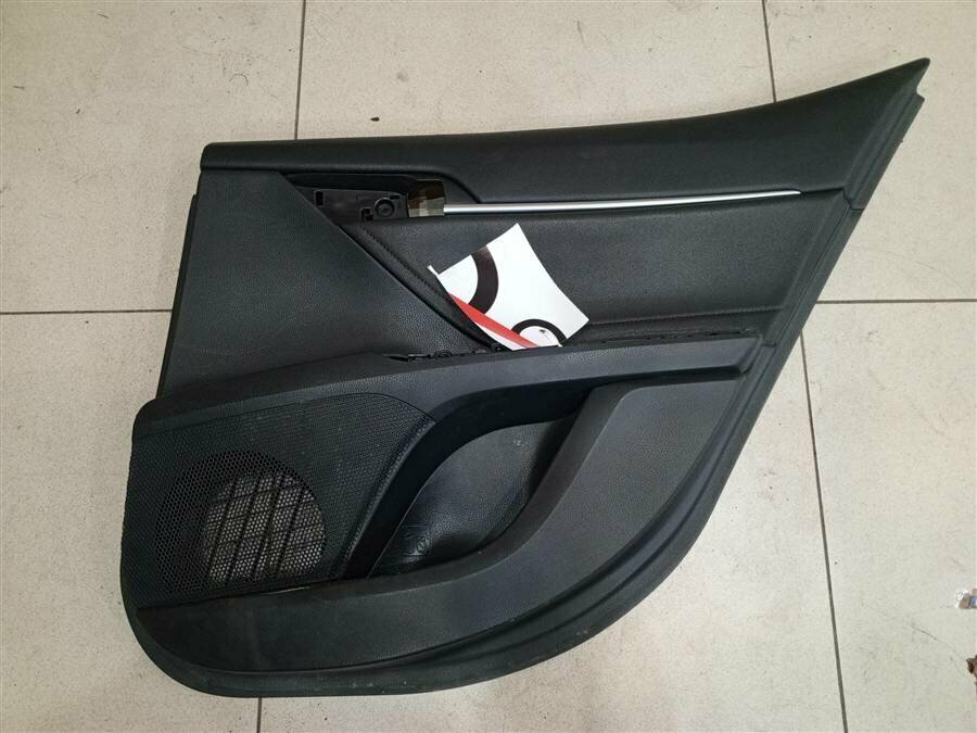 Обшивка двери задней правой от Toyota Camry XV70 2017>