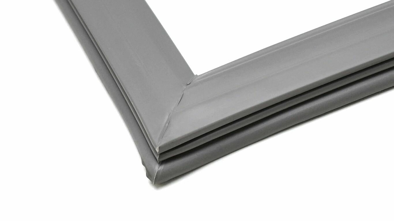 Уплотнитель для морозильной камеры холодильника Ariston HTS 9202I SX O3, 379758, 526245, 375854, 525865 (цвет: серебристый, размер 570х670мм). Товар уцененный