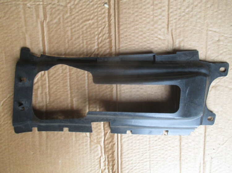 Облицовка стойки средней правая 4M51A24384AC Форд Фокус 2