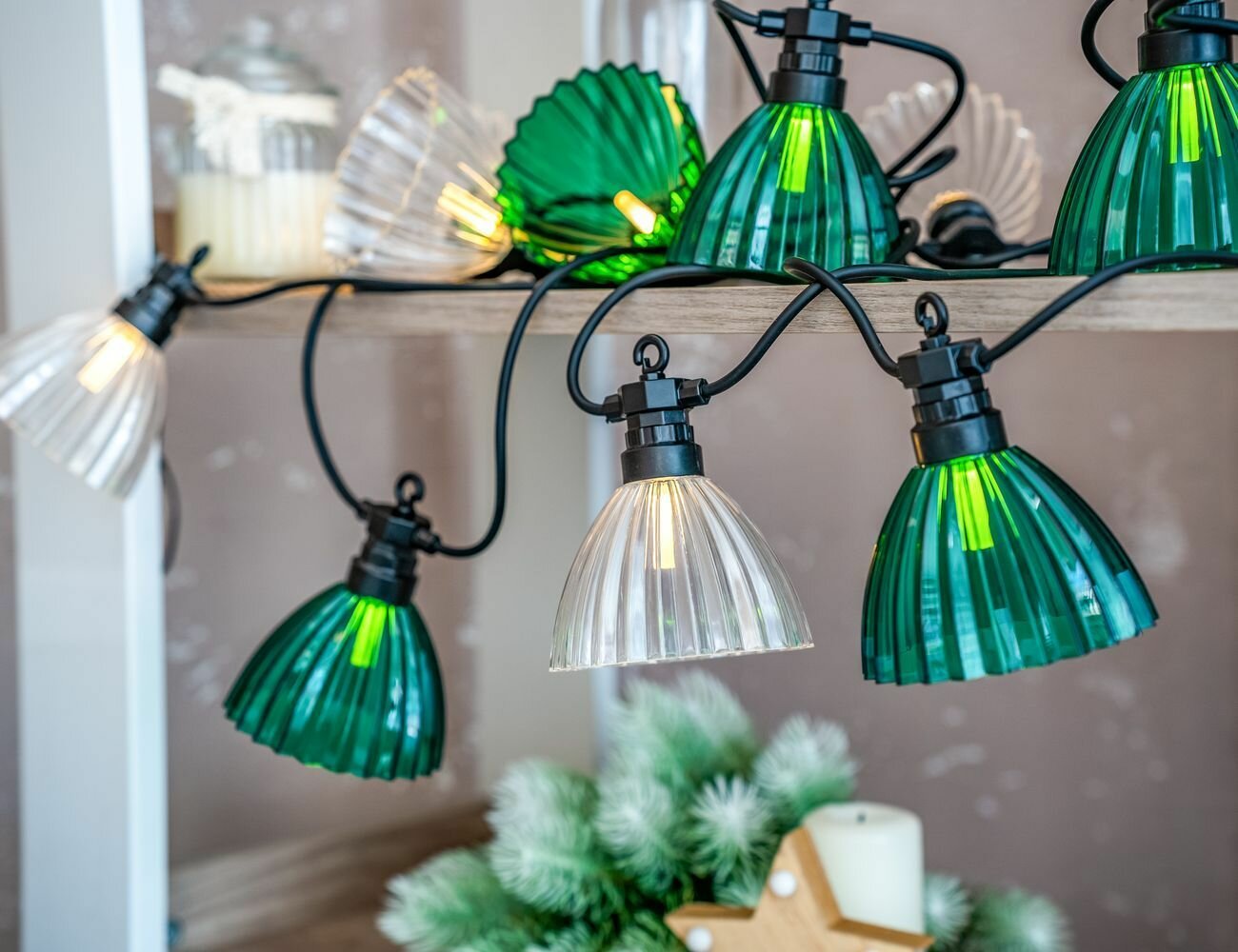 Светодиодная гирлянда из лампочек Party Lights - флютед беллз, 10 тёплых белых LED-огней, 5 м, коннектор, чёрный провод, уличная, Winter Deco ECO-010-LS1-BMWW-A