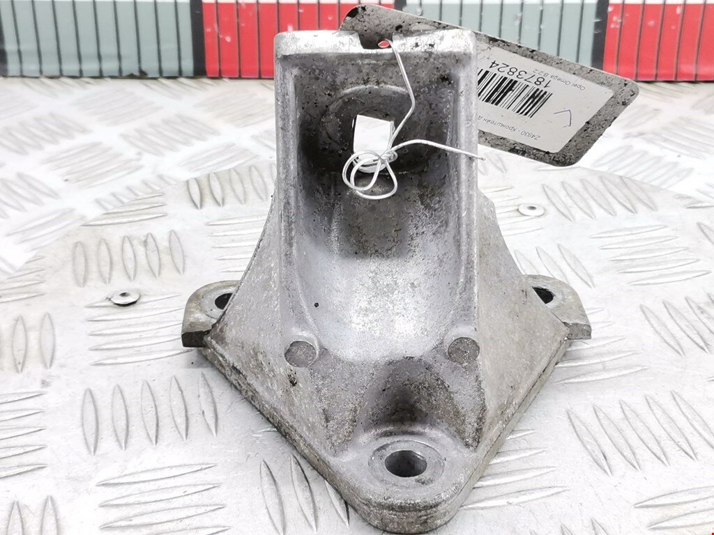 Кронштейн (крепление лапа) двигателя Opel Omega B 90539676 арт. 1873824