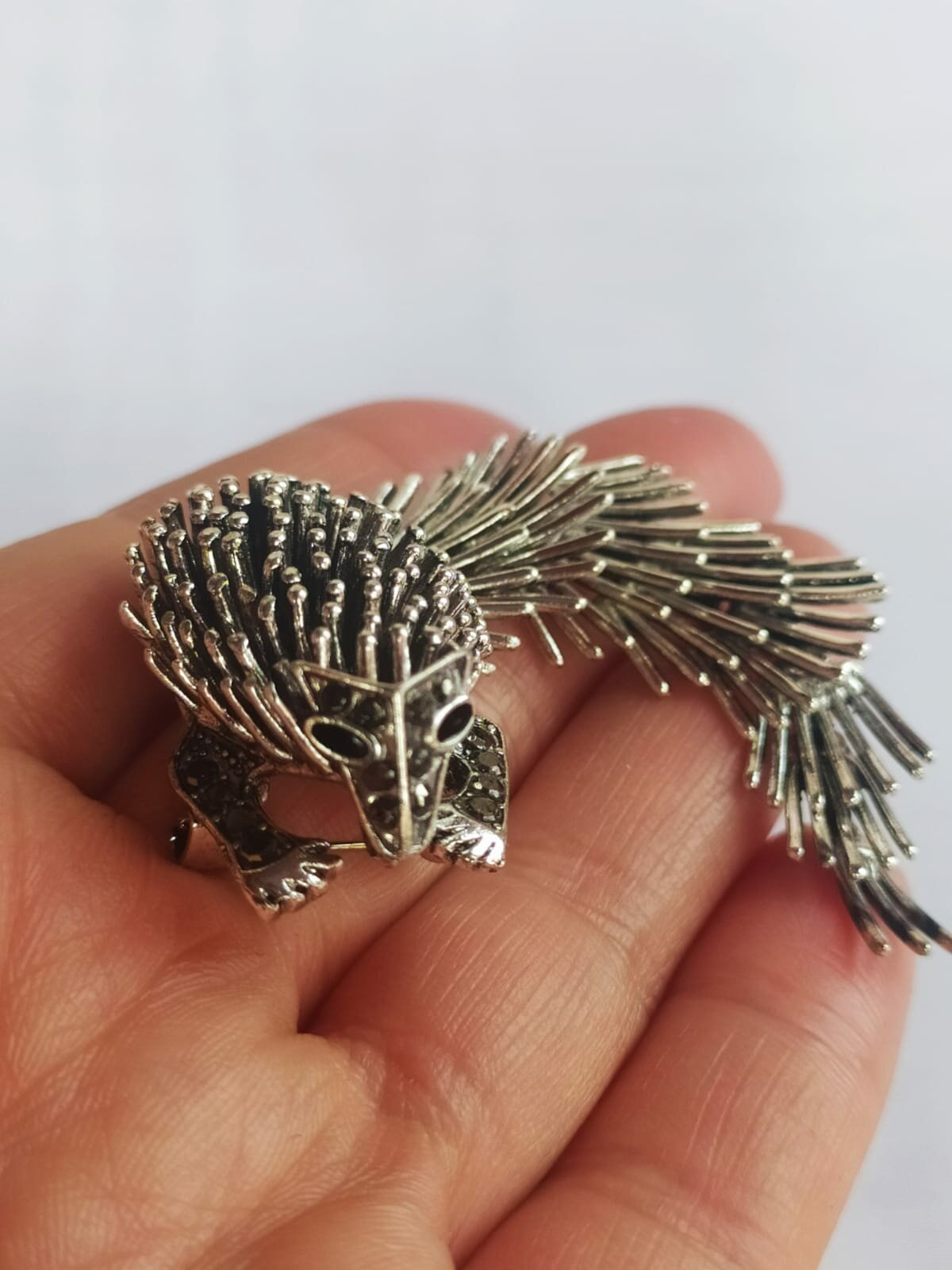 Брошь, стразы