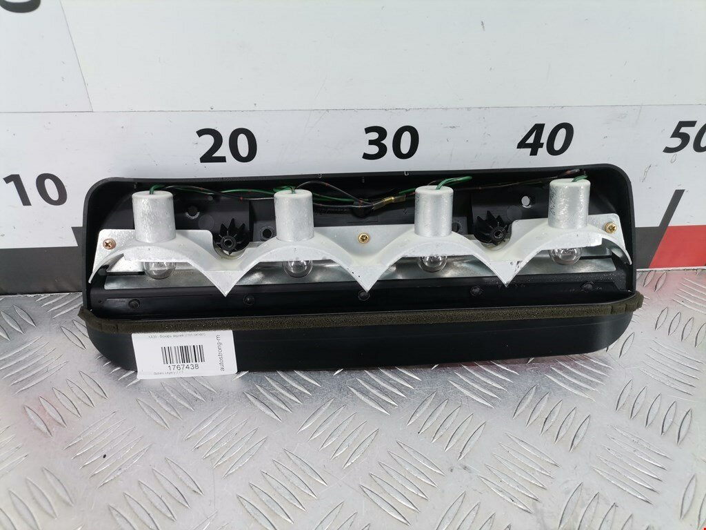 Фонарь дополнительный тормозной (стоп-сигнал) Subaru Legacy 2 (BD/BG) 84701AC100MU арт. 1767438