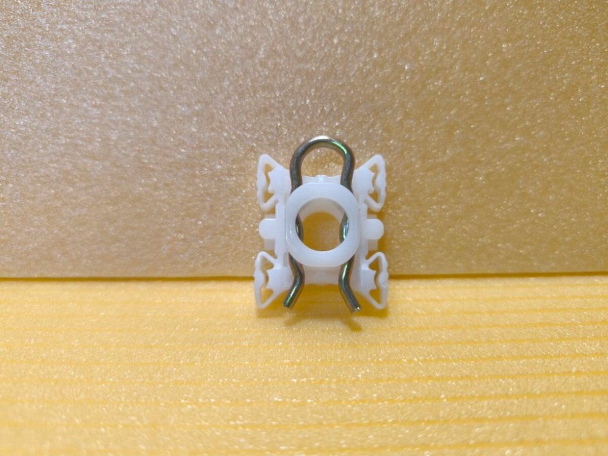 Фиксатор стекла двери Scania P R G 4 и 5