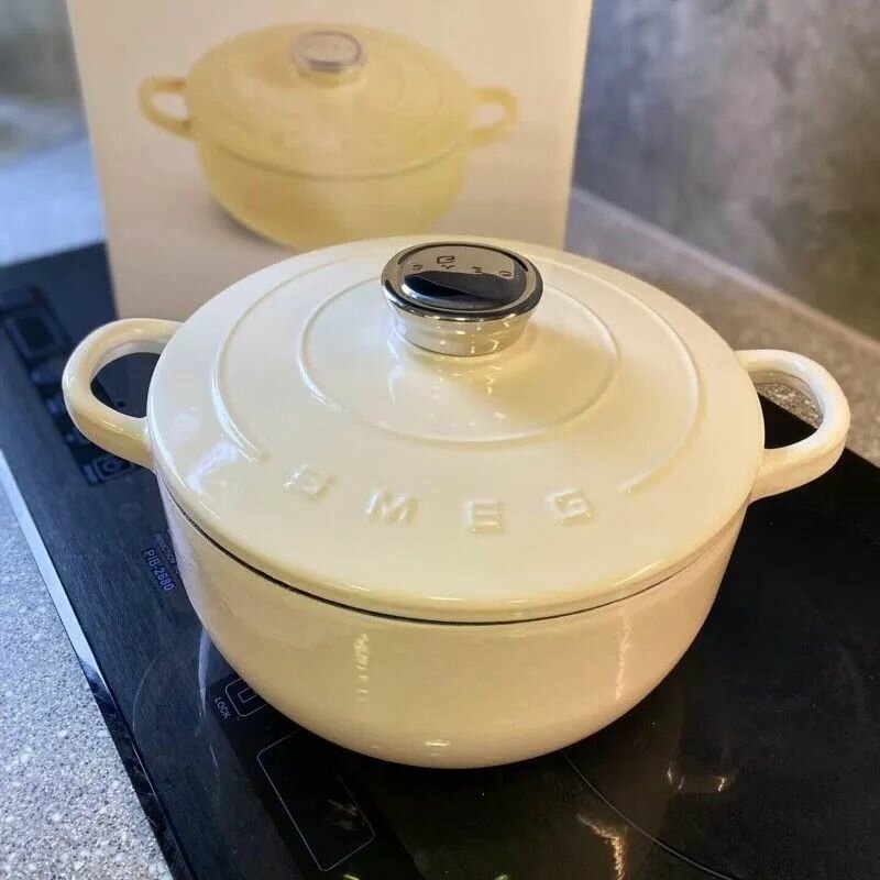 Кастрюля Smeg, чугунная, бежевая, с антипригарным покрытием, 4.2 л