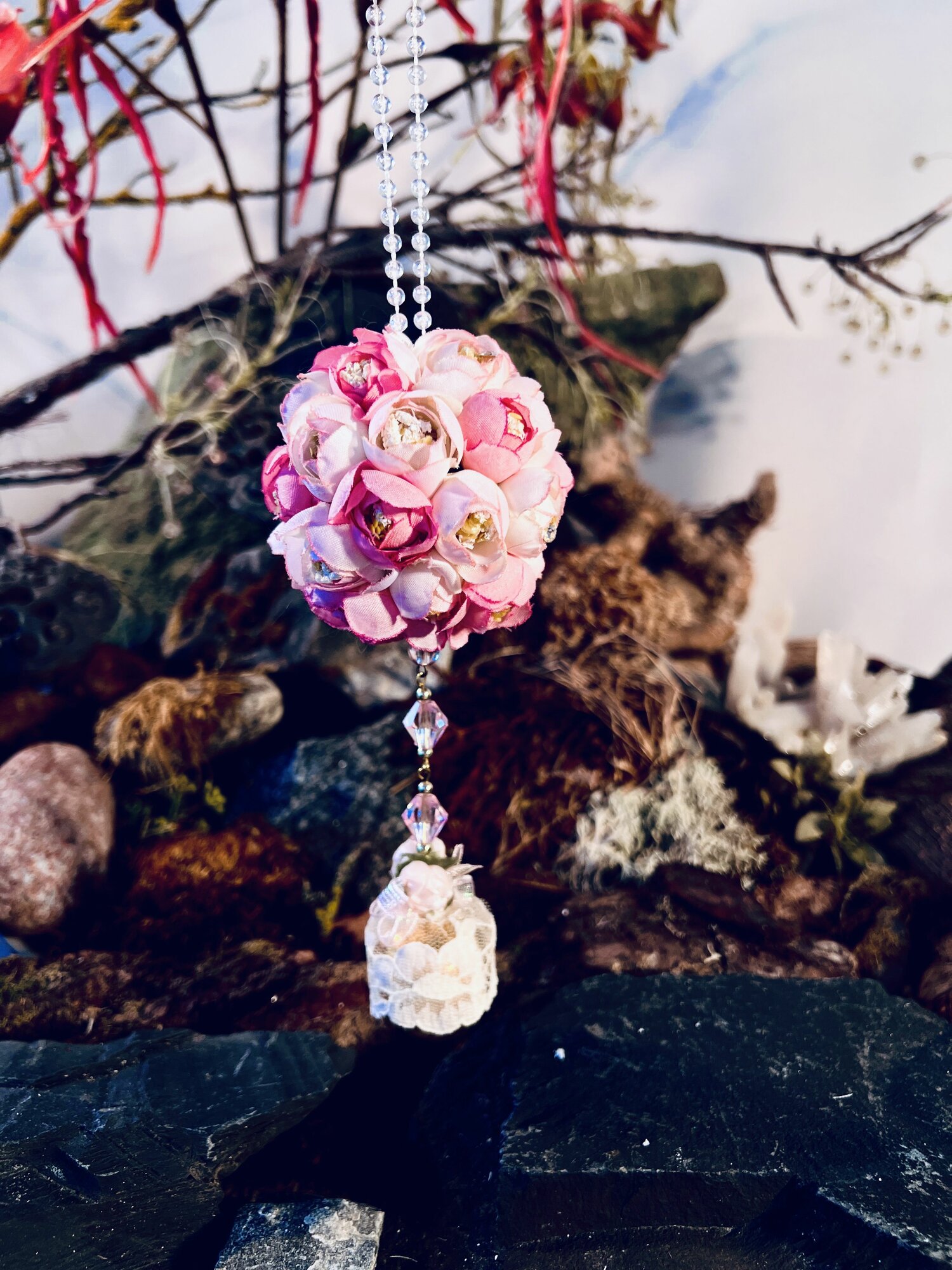 Подвесная композиция Ajourele "Шар из Роз с Колокольчиком", ручная работа, 22x9 см