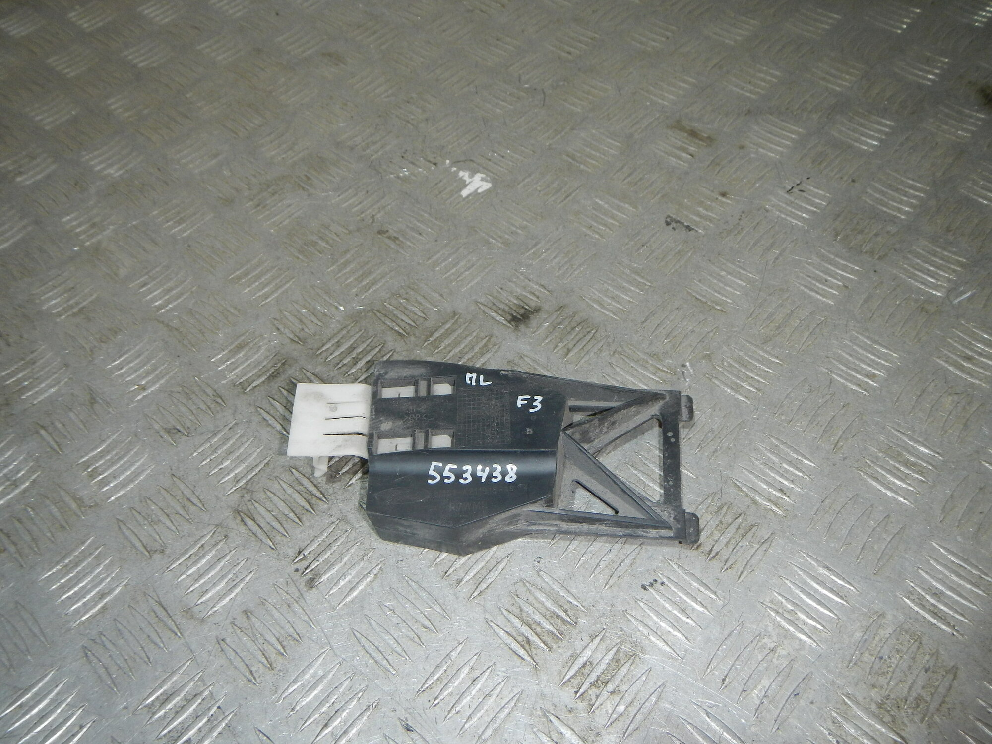 Б/У Кронштейн (сопут.товар), Ford (Форд)-FOCUS 3 (11-19) FORD FOCUS 3 (11-19) Вставка шумоизоляционная передней левой две...