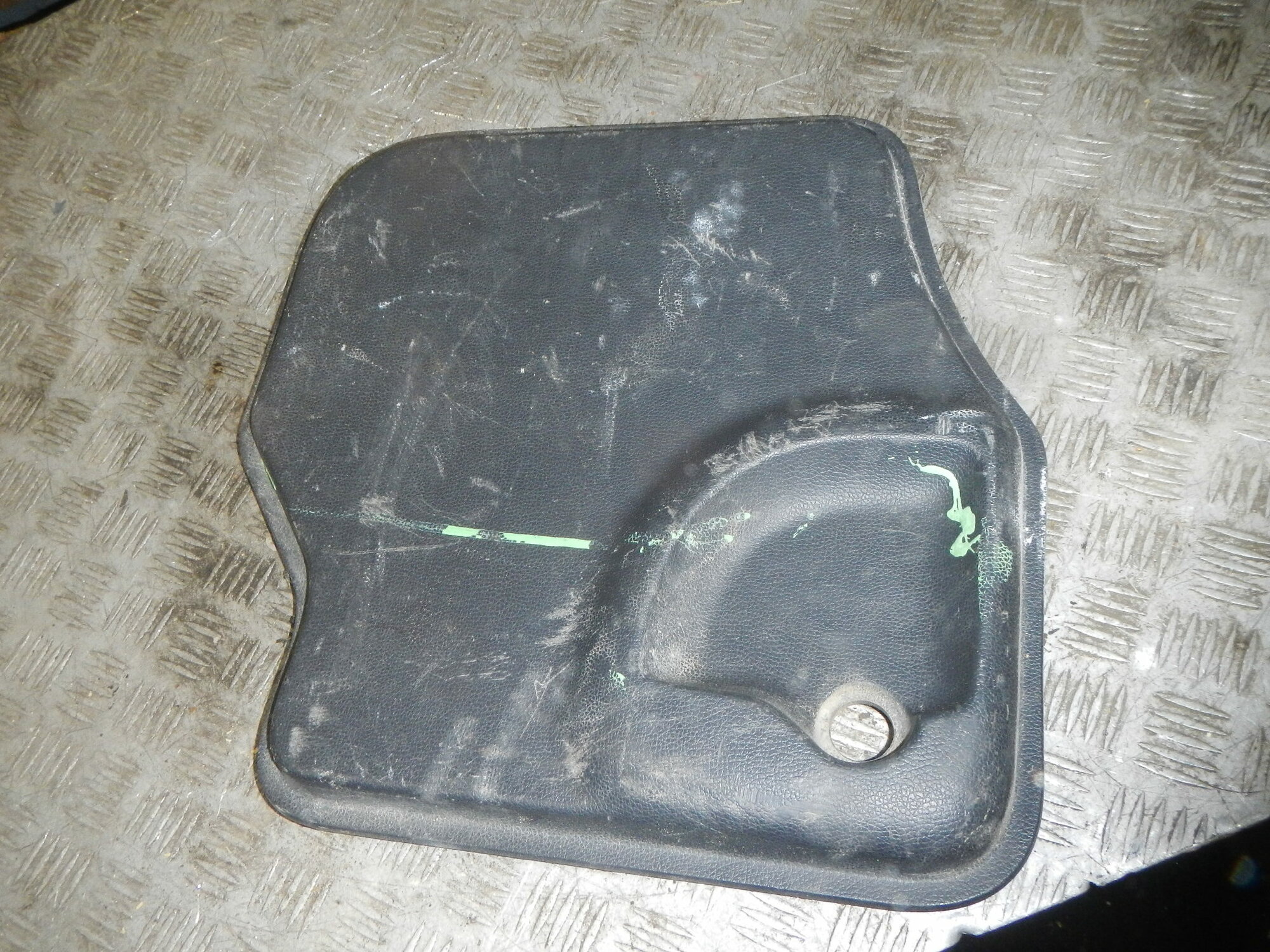 Б/У Обшивка двери багажника, ВАЗ (VAZ)-LADA LARGUS (ларгус) LADA LARGUS (Ларгус) правой Грязная, задиры. 511368 LADA арт....