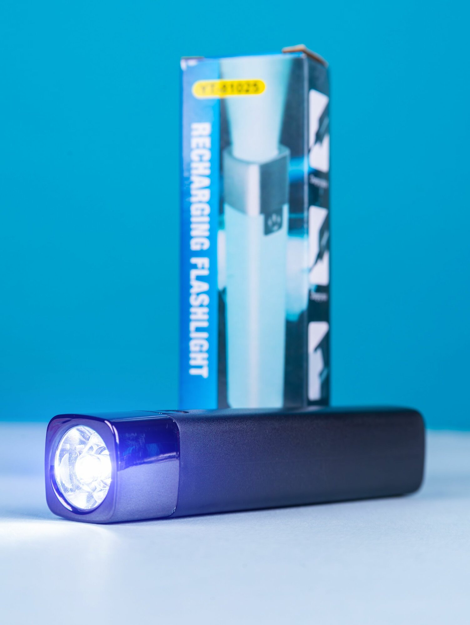 Фонарик аккумуляторный Power bank 2 в 1