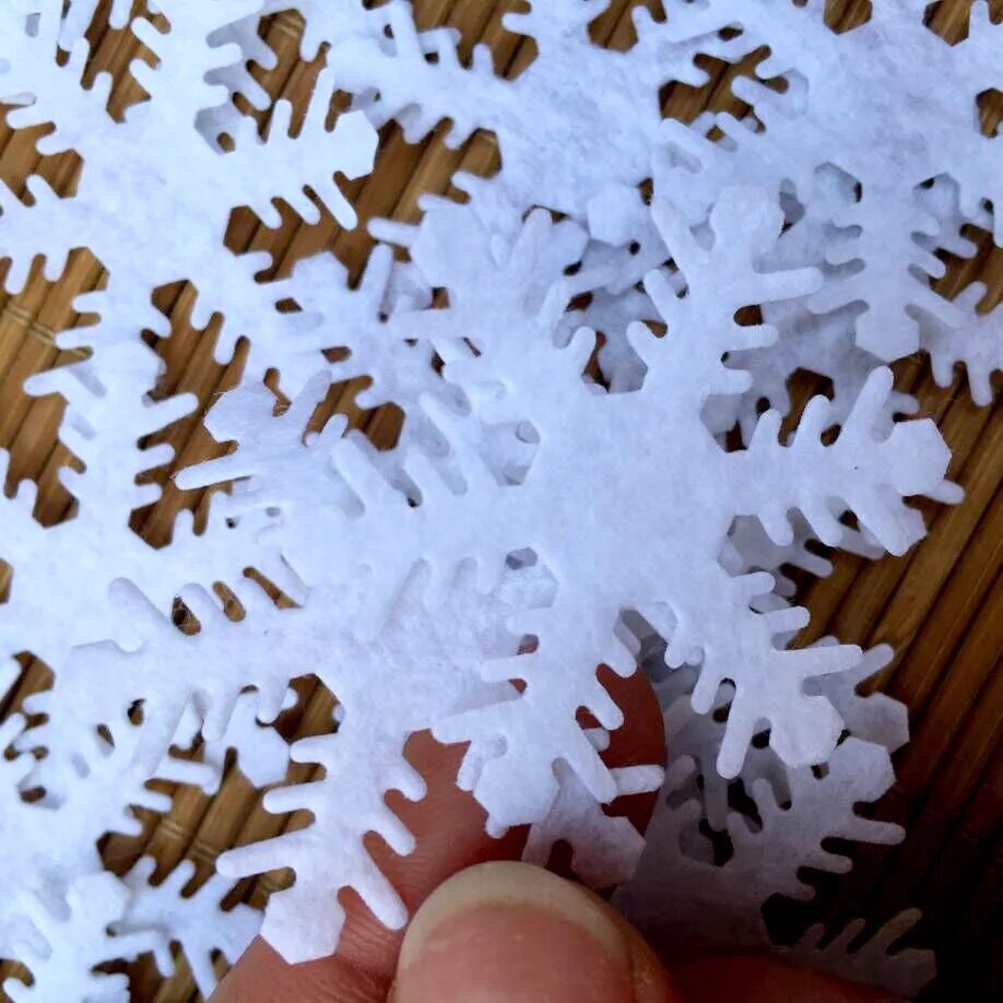 Белые шерстяные снежинки для рукоделия 4cm size 100pcs