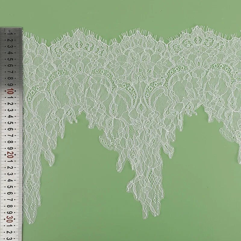 Французское кружево 30 м белого цвета C 30CM Off White