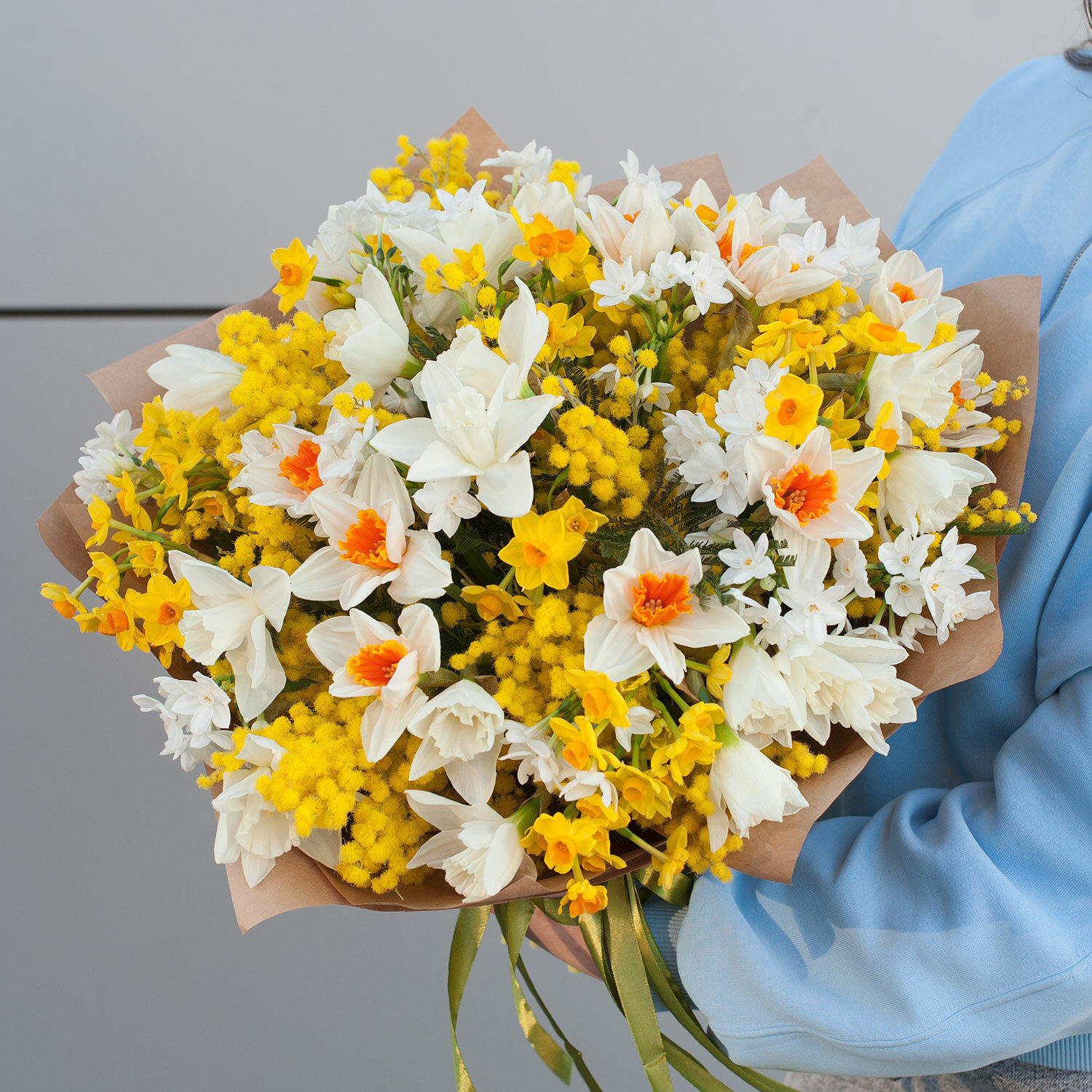 Букет "Тасмании" Charlotte, сборный, 101 цветок, высота 50см, желтый