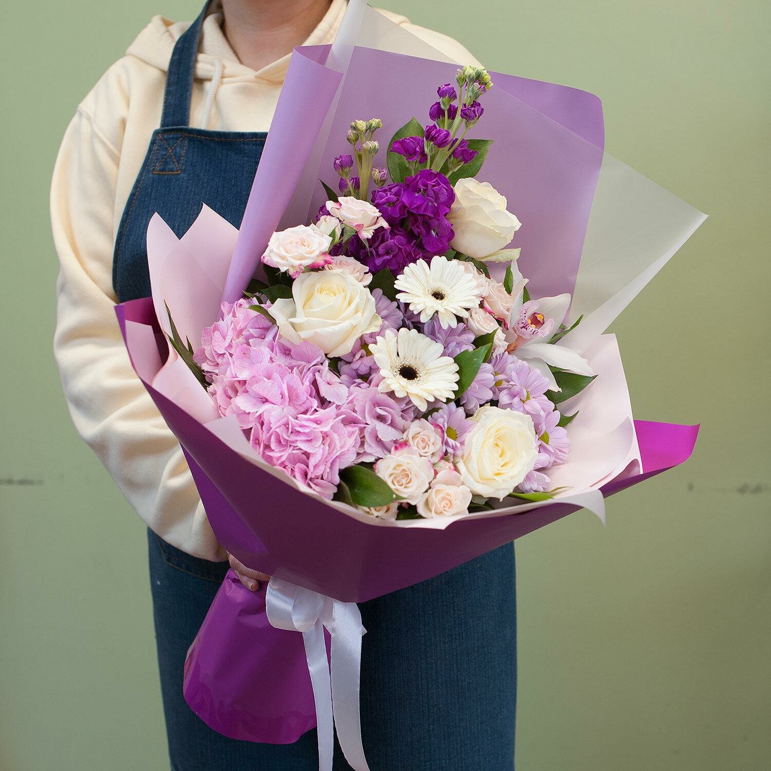 Букет "Малиновый Сезон", Charlotte, 15 цветов, высота букета 50 см