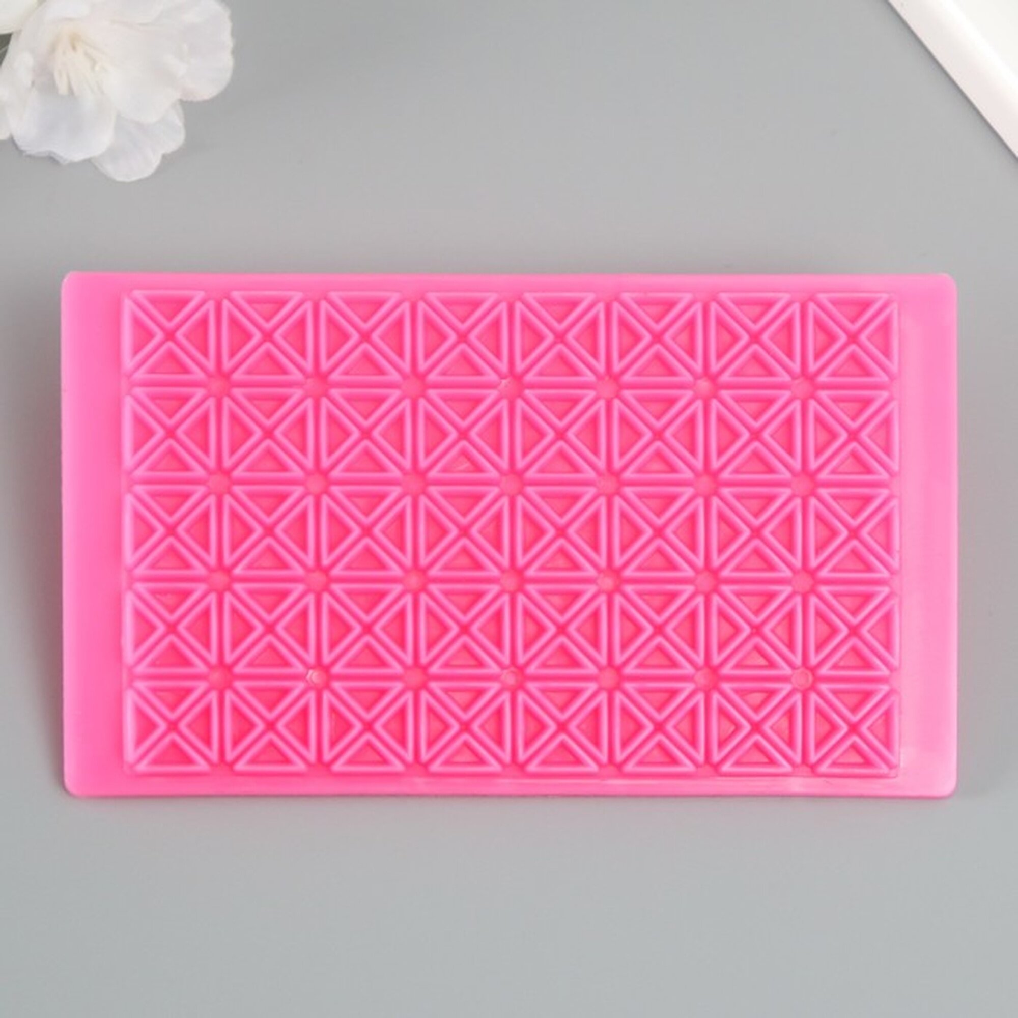 Штамп Сима-ленд "Квадрат из треугольников", пластик, розовый, 12.8x7.5 см