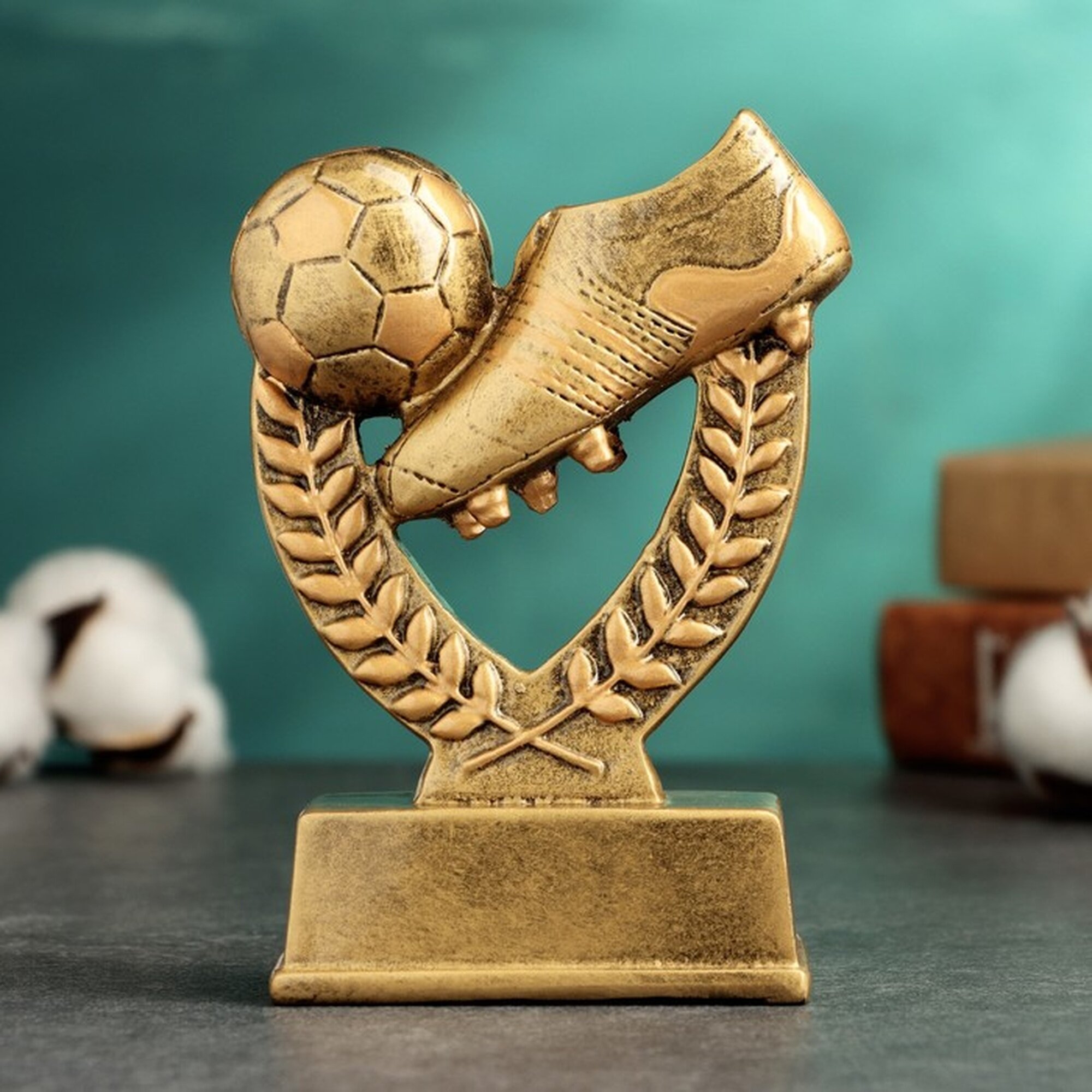 Статуэтка Take It Easy "Футбол", полистоун, 9x4x13 см, оранжево-желтая