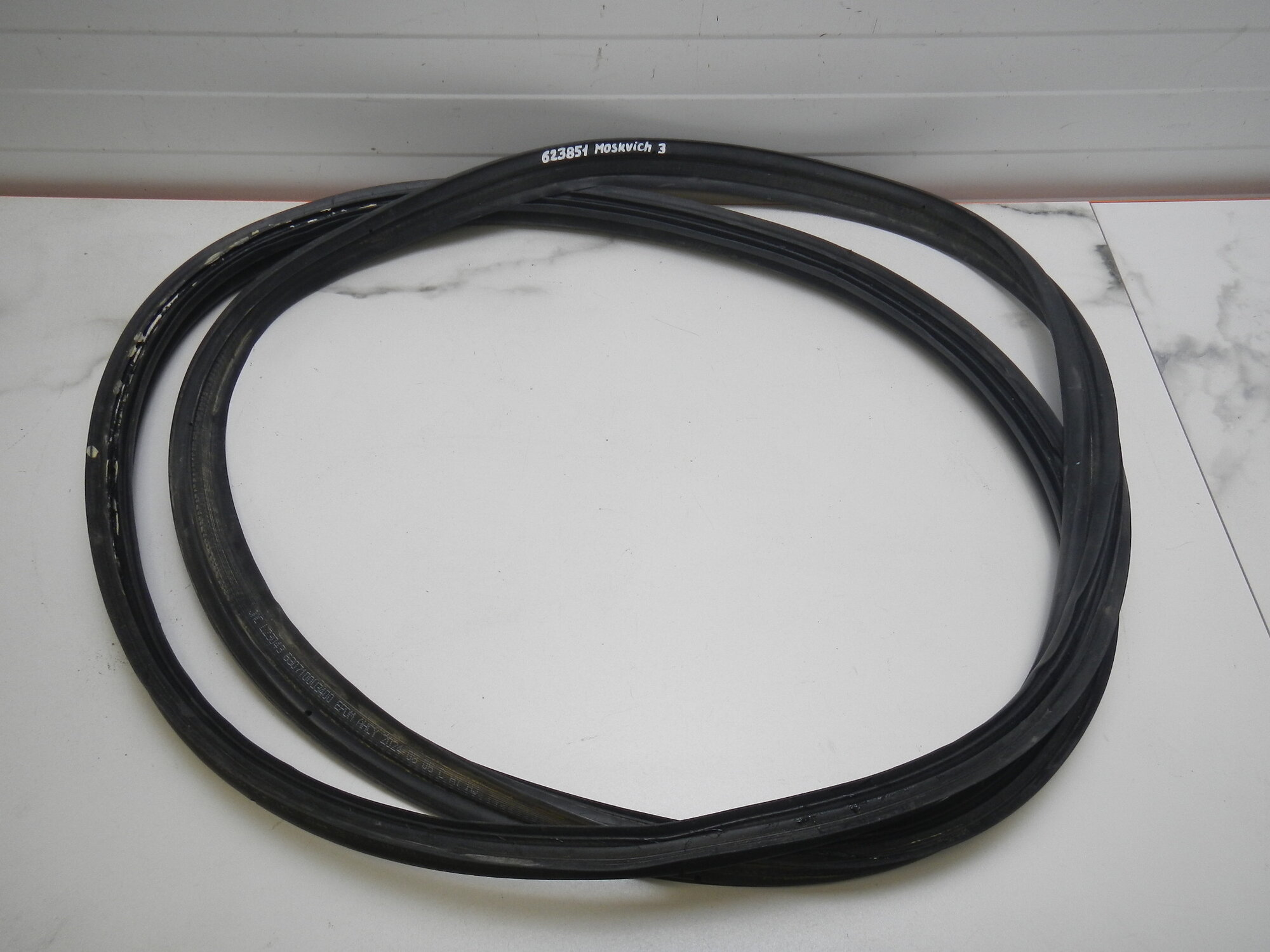 Б/У Уплотнитель багажника, Москвич (Moskvich)-3 (22-) Москвич 3 (22-) Потертости. 623851 Москвич арт. 6307100U3400