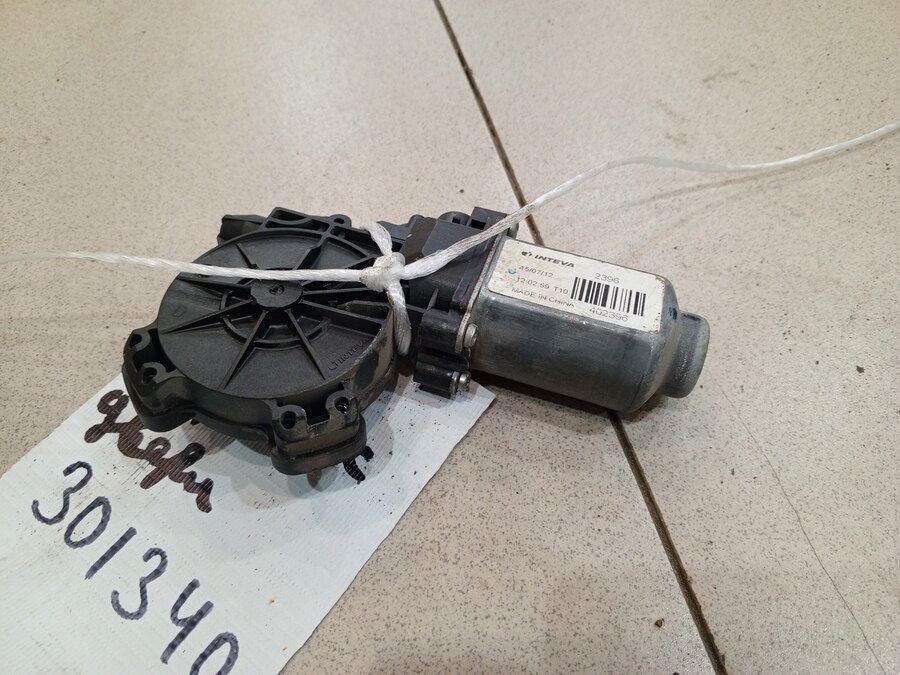 Моторчик стеклоподъемника передний правый от Hyundai Solaris 2010-2017