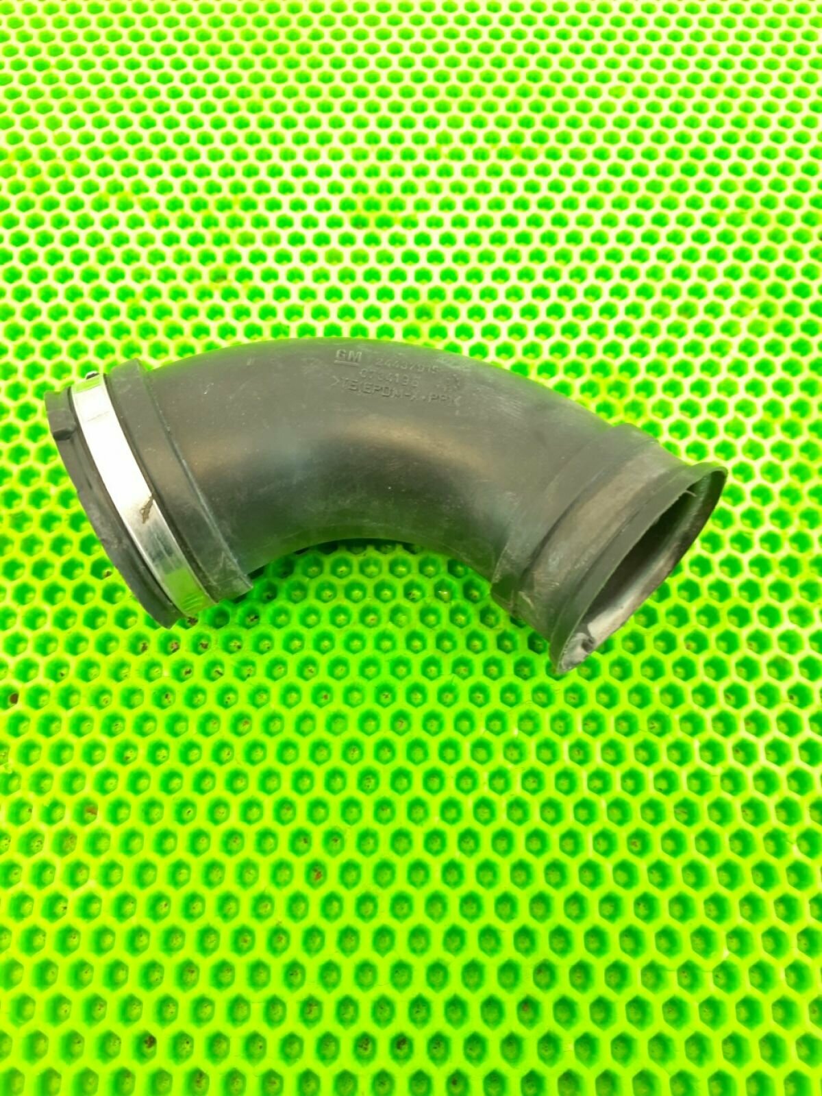 Патрубок воздушного фильтра Z14XEP Opel Astra H 24437915