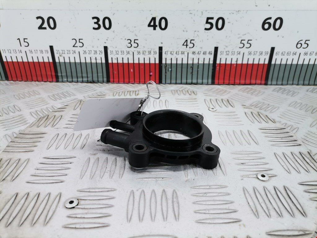 Фланец (штуцер системы охлаждения тройник) Volkswagen Polo 4 03D133255A арт. 1855637