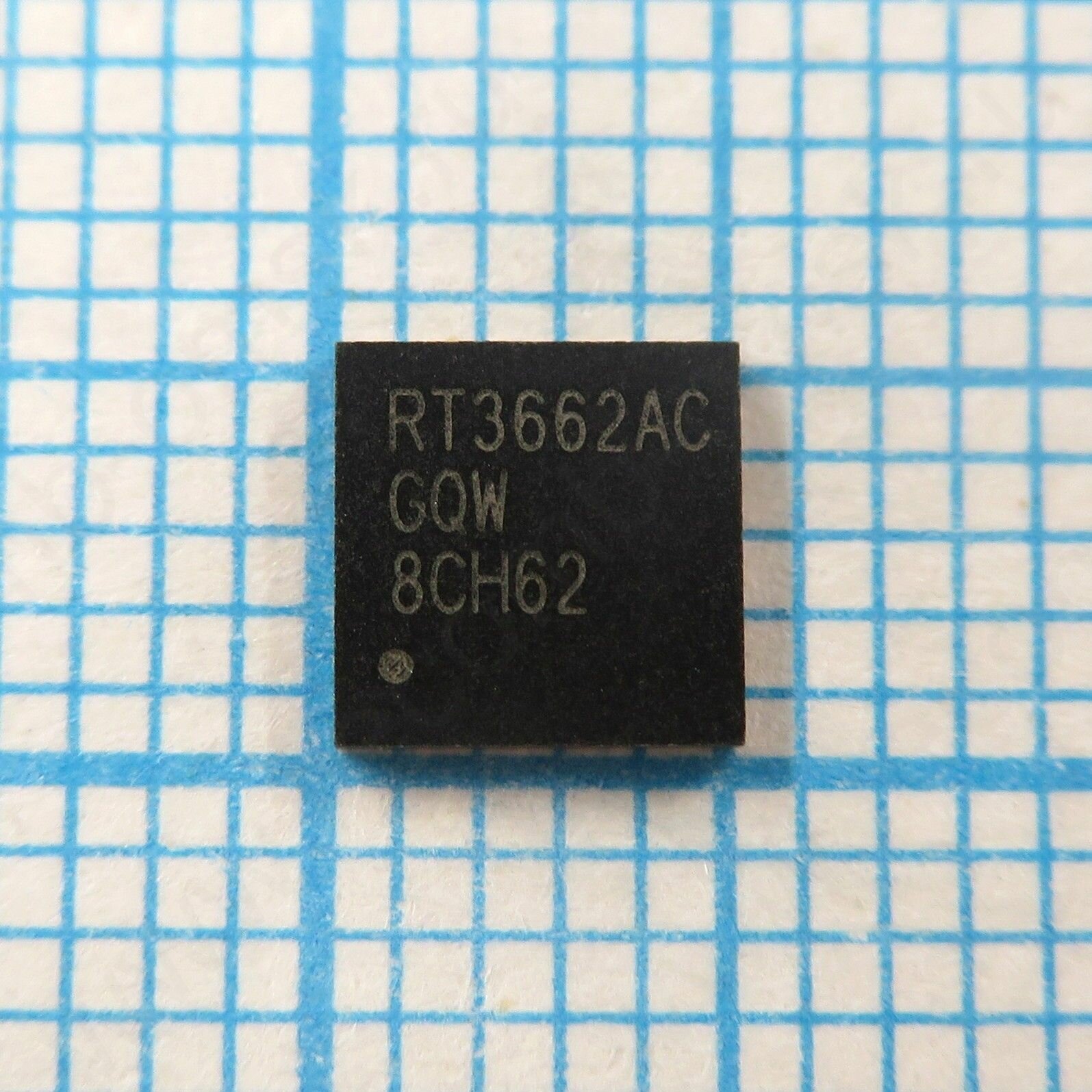 RT3662ACGQW RT3662AC - ШИМ контроллер с двумя выходами и 3 встроенными драйверами для блок питания для мобильных процессоров