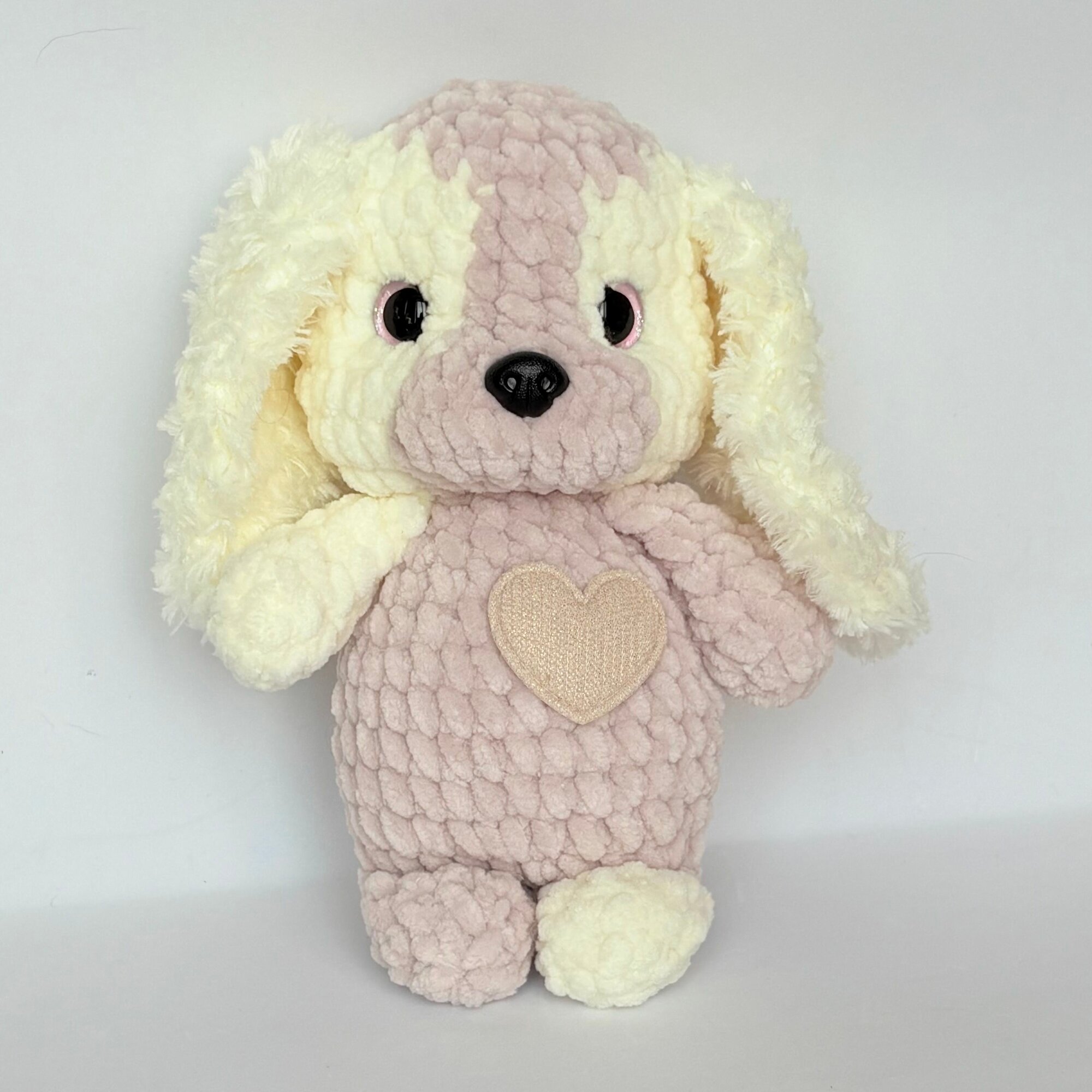 Мягкая вязаная фигурка Спаниель с меховыми ушками ручная работа