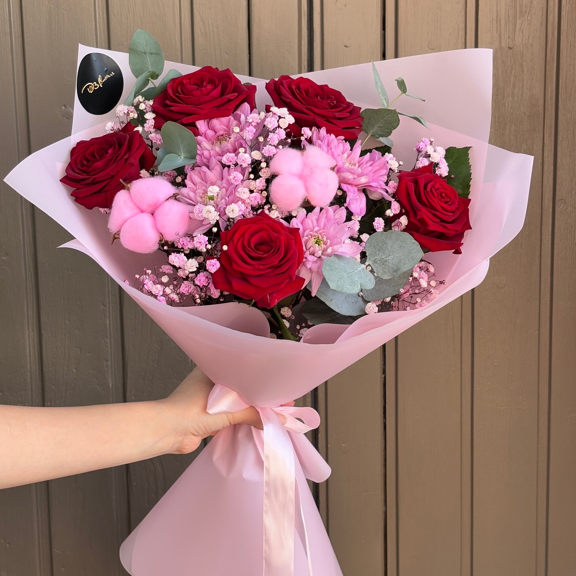 Букет из красных роз и розовой хризантемы с хлопком, роскошная композиция, премиум цветы, премиум букет