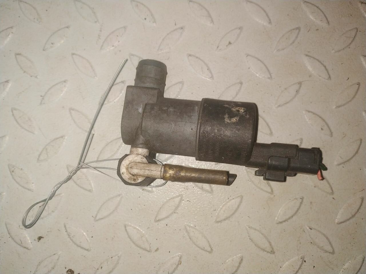 Насос (моторчик) омывателя Nissan Almera_Tino 28920BU010 арт. 449568