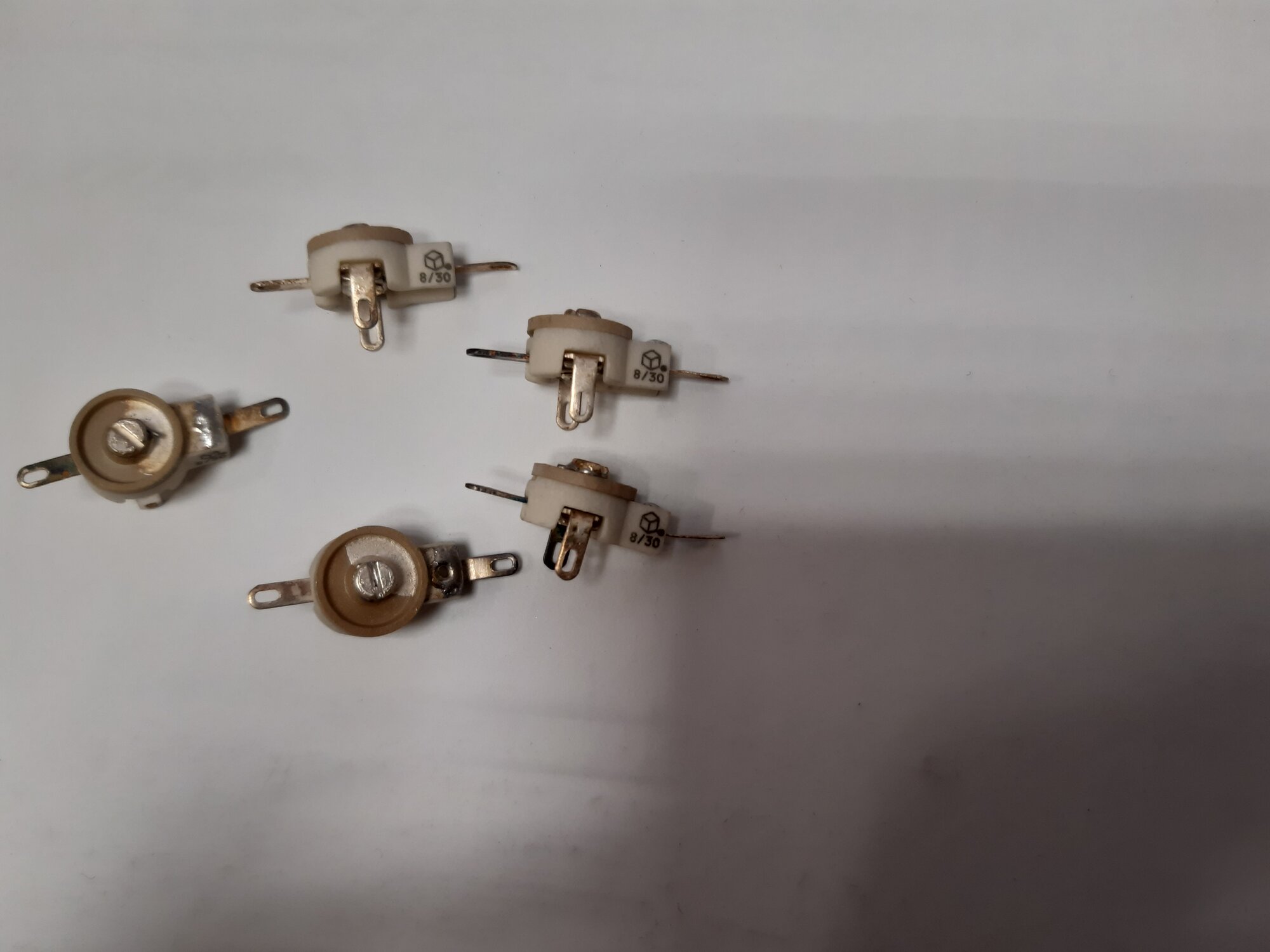 Конденсатор подстроичный керамический 8/30pF (комплект 10 штук)