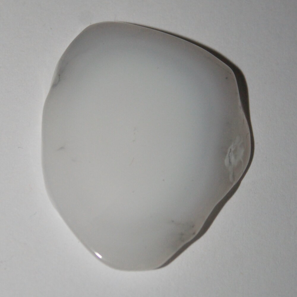 Коллекционный кабошон кахолонг, 35х30х3 мм, Урал, «True Stones»