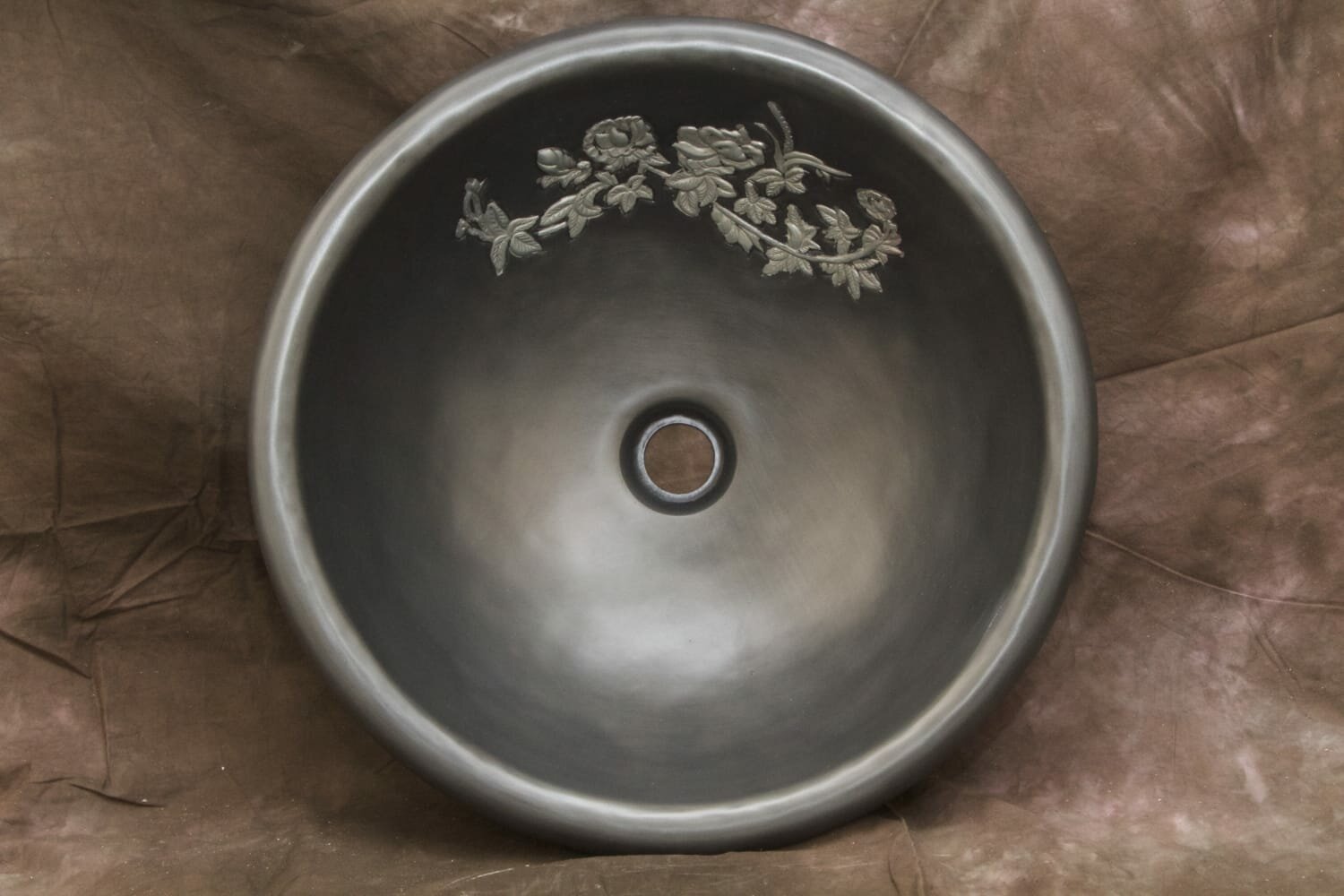 Раковина RCS-302-ORB, круглая, врезная, из меди, без отверстия под смеситель. Глубина: 420 мм | ширина: 420 мм | высота : 150 мм.