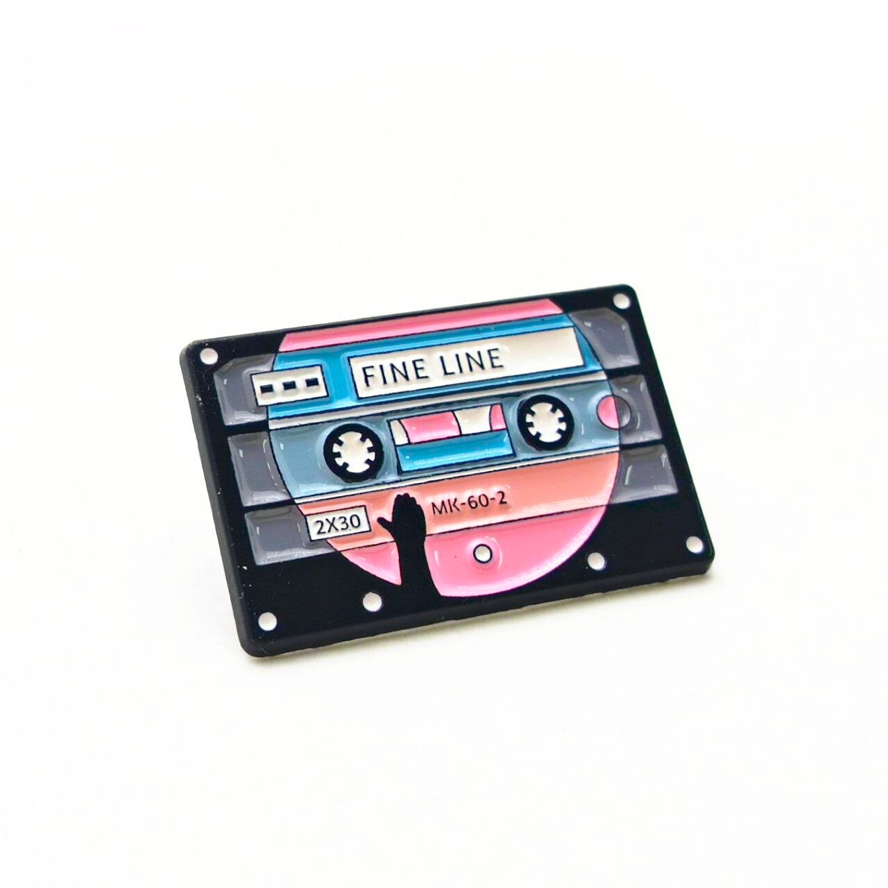 Значок для рюкзака, кепок и вещей" FINE LINE" в виде аудиокассеты / 1 шт.