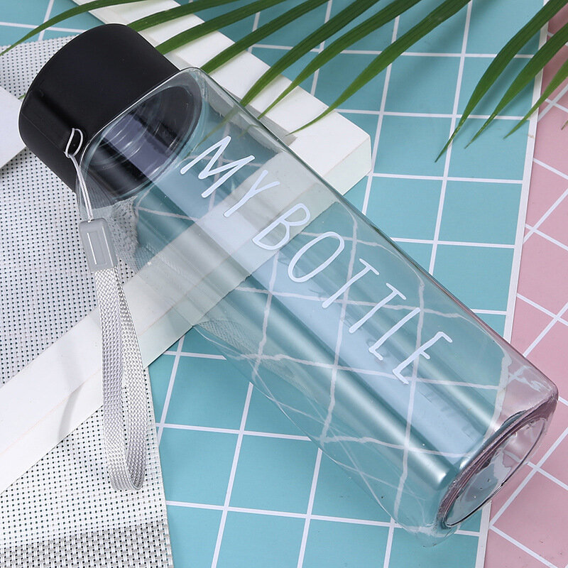 Креативная спортивная пластиковая квадратная кружка, портативная квадратная кружка для воды для студентов, стильная квадратная кружка, оптовая продажа рекламных подарочных кружек.