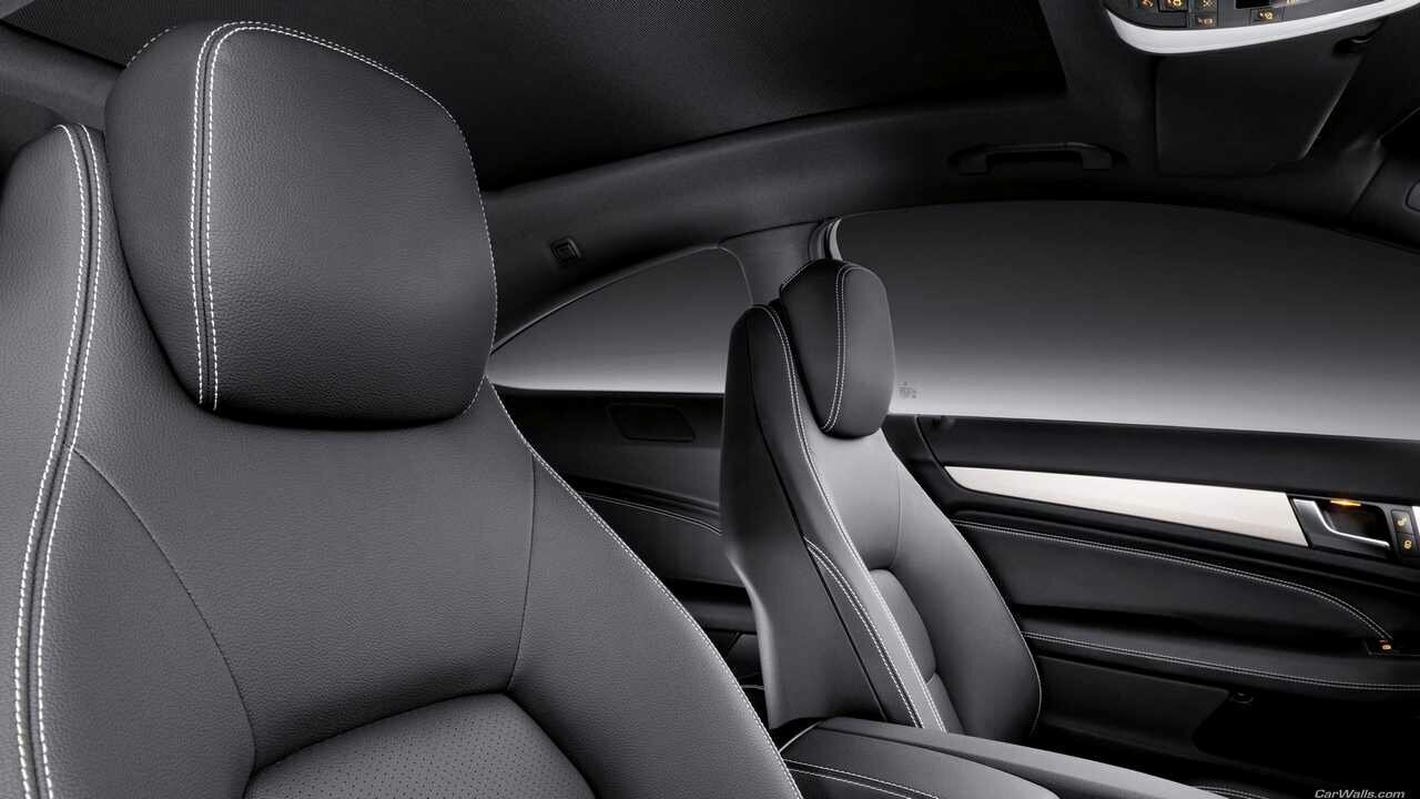 Картина на холсте 110x60 LinxOne "Машины авто автомобили" интерьерная для дома / на стену / на кухню / с подрамником