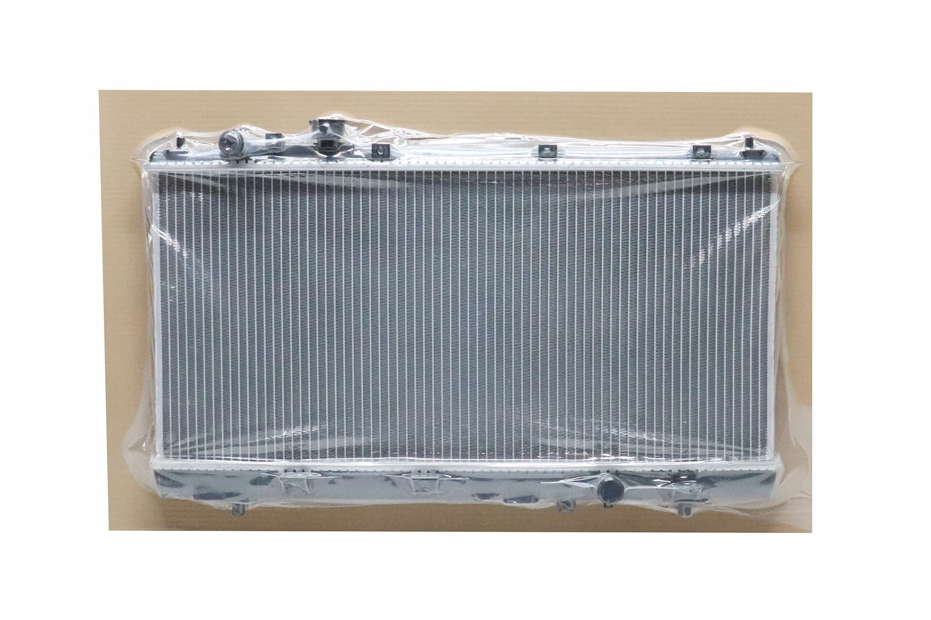 Радиатор охлаждения Mazda Premacy 1.8 (HOSR63440)