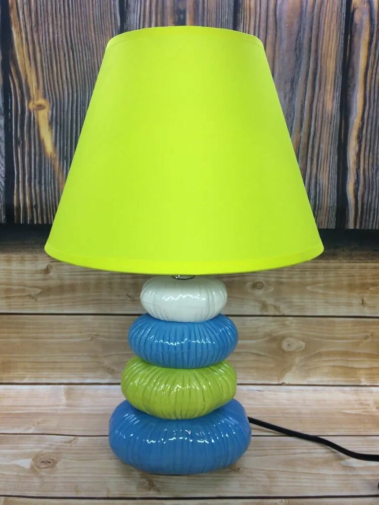 Настольная лампа-светильник с абажуром в современном стиле 38х25 см