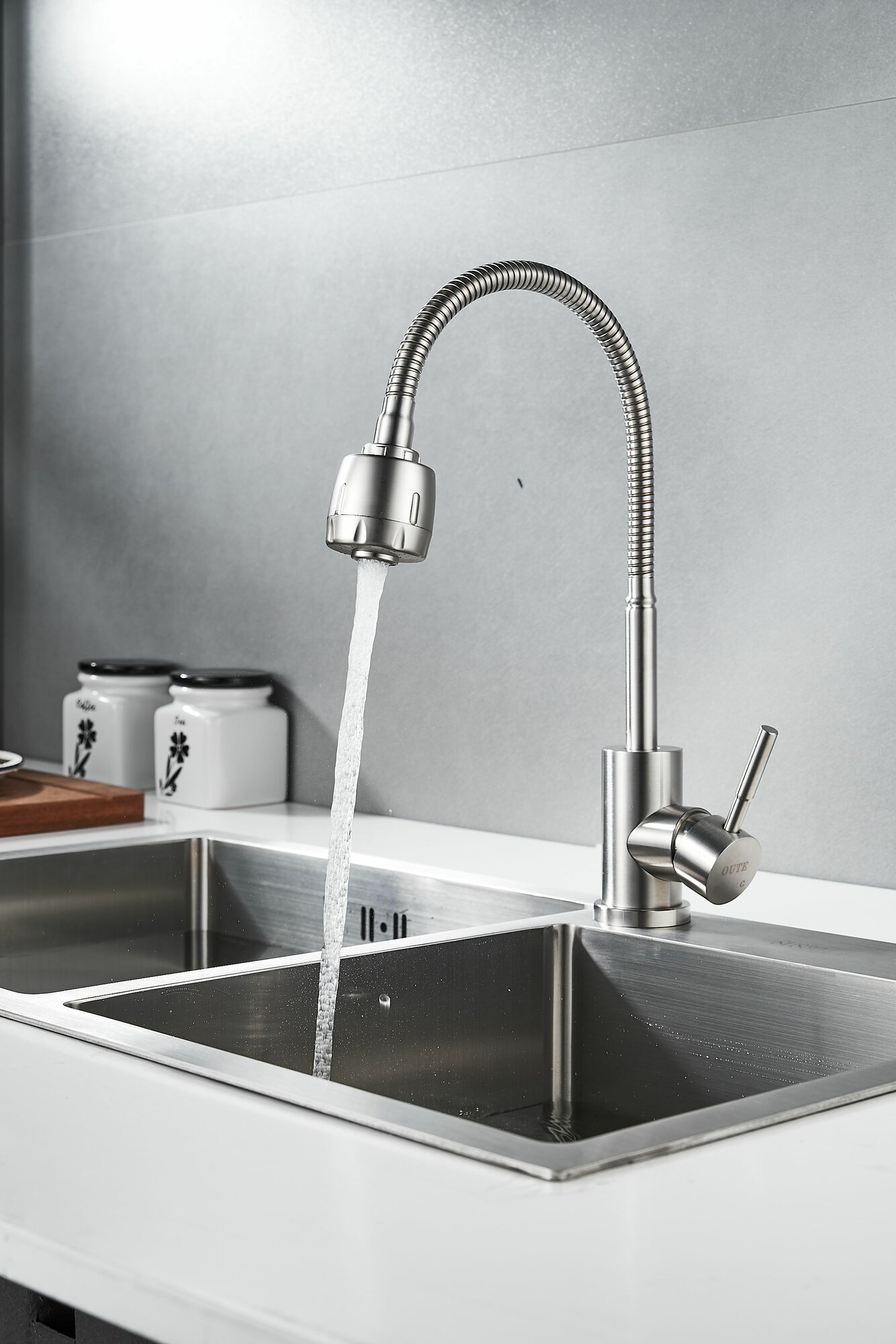 Смеситель OUTE, для кухни, нержавеющая сталь, гибкий излив, аэратор, матовый хром