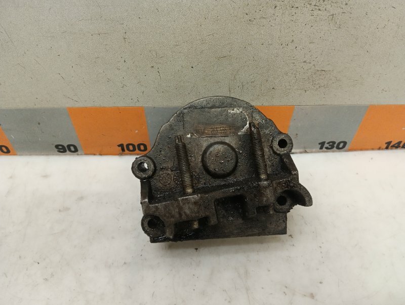 Б/У опоры двигателя, 2.0 SPLIT PORT, Форд Фокус 1 Кронштейн Ford Focus 2001 1 295943 FORD арт. 1S4Z6031AA