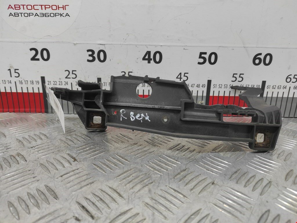 Кронштейн (крепление) фары правый Land Rover Range Rover 3 XBU000020 арт. 2202491