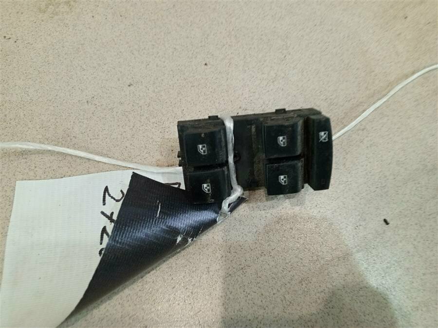 Блок управления стеклоподъемниками передний левый от Chevrolet Cruze J300 2009-2016