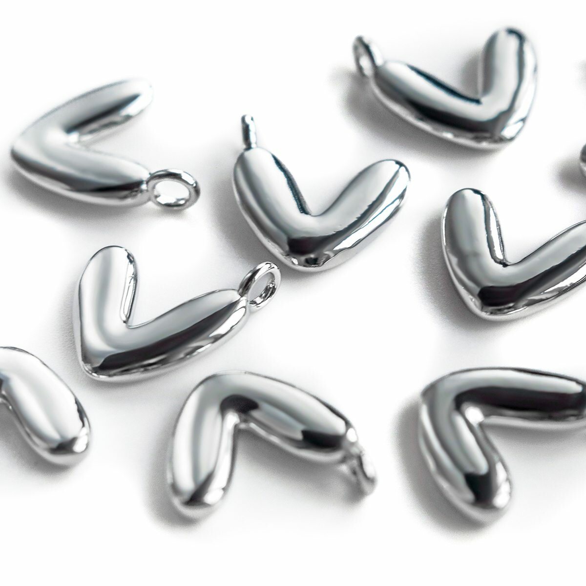 Подвеска металл Буква V (2 шт.) для браслета / сережек, цвет платина, 16.5-18.5x5.5-18x2.5x4.5 мм