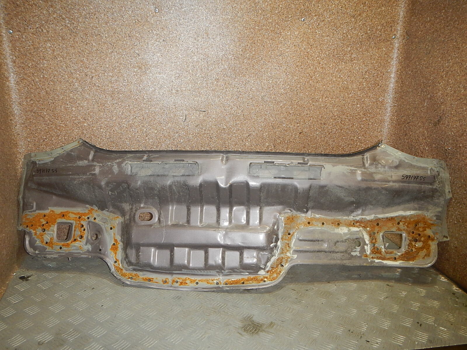 Б/У Панель задняя, Hyundai (Хендэ)-SOLARIS (17-) HYUNDAI SOLARIS (17-) Деформация, небольшая коррозия. 597177 Hyundai-KI...