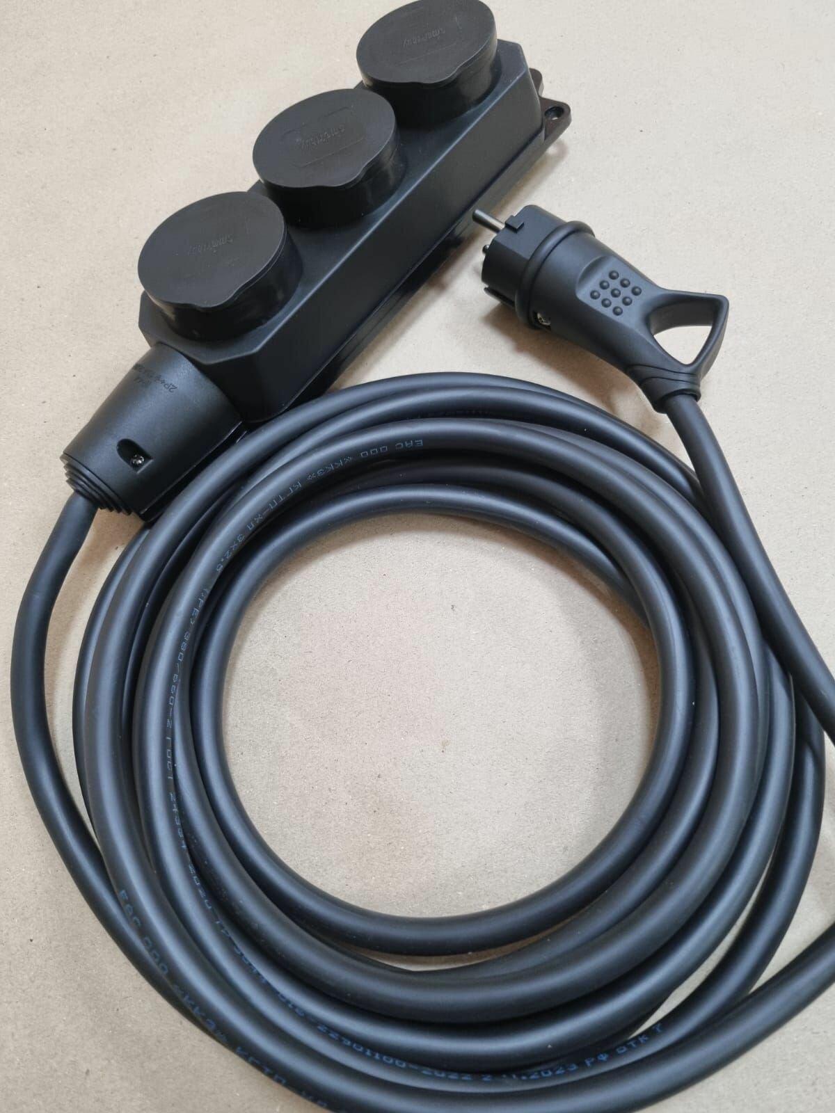 Удлинитель силовой морозостойкий в бухте, 3 розетки 3 метра с защитными крышками, с заземлением, 16 А, КГ (ГОСТ) 3x2.5 мм, черный