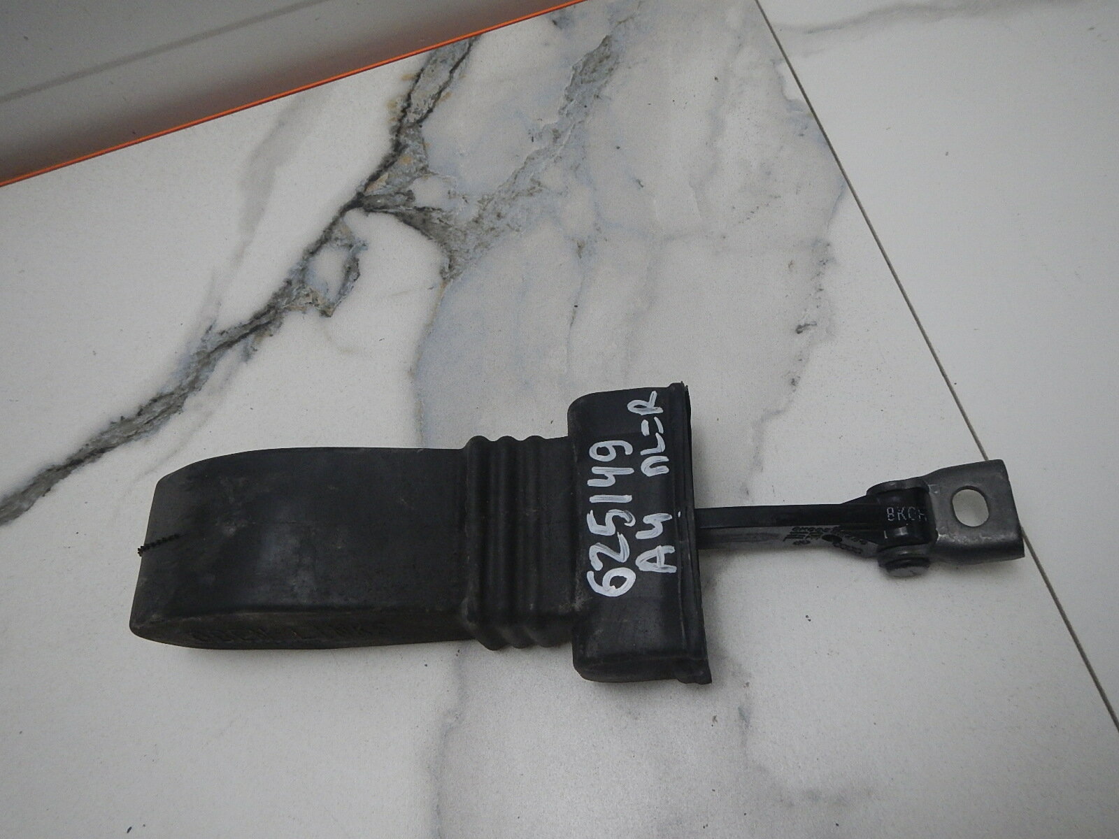 Б/У Ограничитель двери, Audi (Ауди)-A4 (B8) (07-15) AUDI A4 (B8) (07-15) задний Без видимых повреждений. 625149 VAG арт. ...