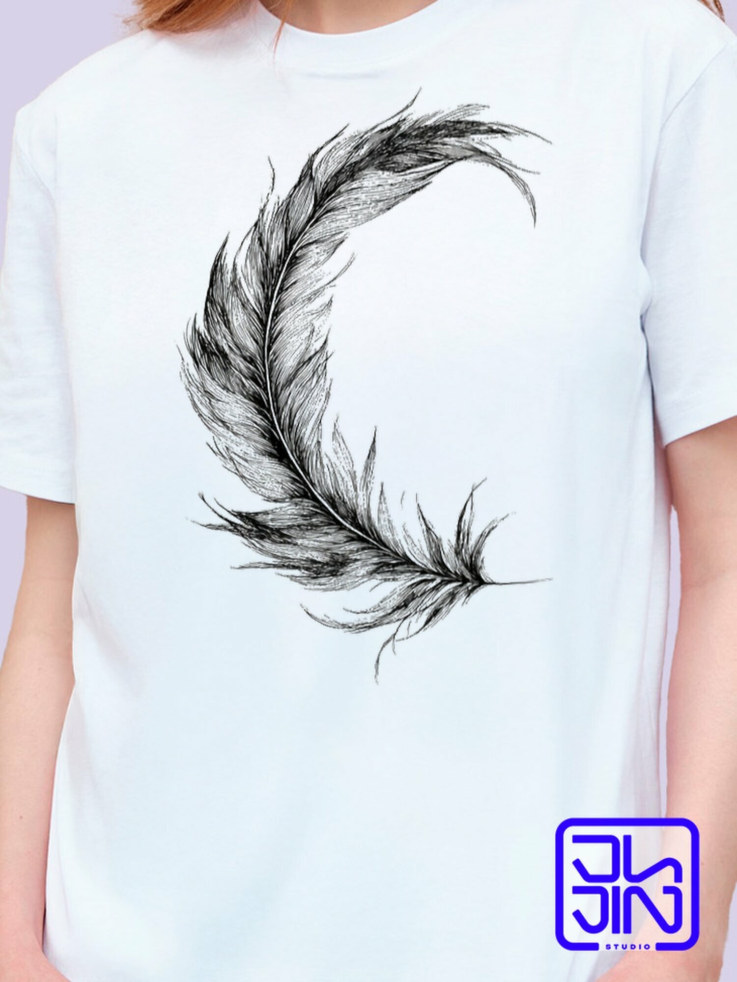 Футболка классическая женская с авторским принтом Перо черно белое, минималистичное и изящное, офисная графика в стиле минимализм, белый хлопковый трикотаж с прикольным рисунком на груди