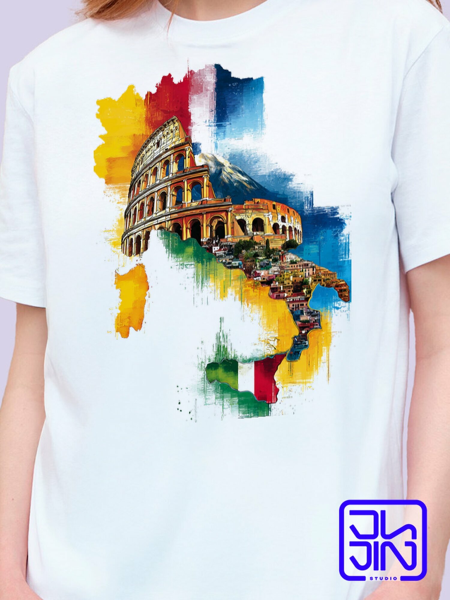 Футболка классическая женская с авторским принтом Колизей разноцветный, пестрый в Риме с яркими красками Италии оригинальный, белый хлопковый трикотаж с прикольным рисунком на груди