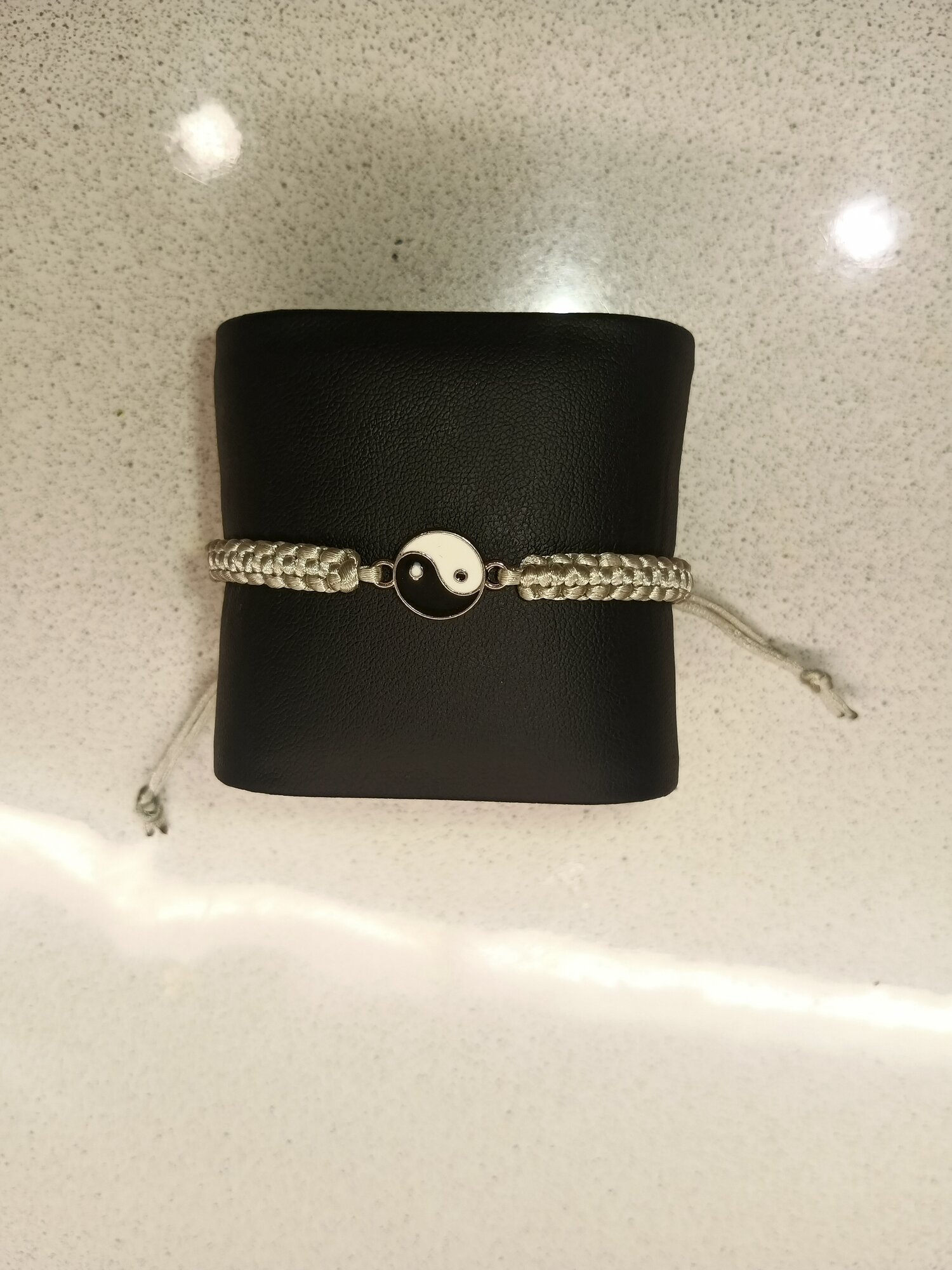 Плетеный браслет