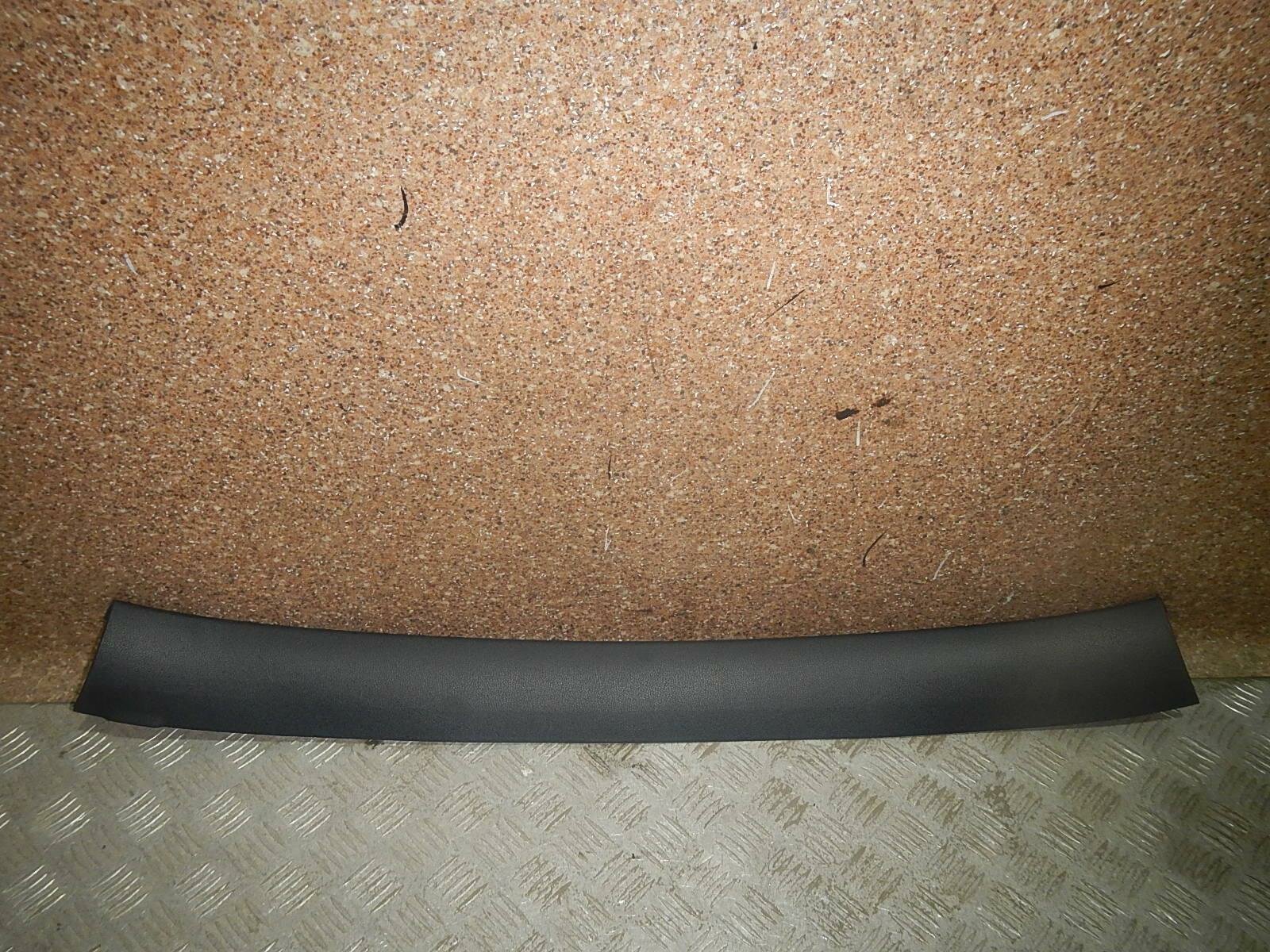 Б/У Обшивка двери багажника, Peugeot (Пежо)-308 (07-) PEUGEOT 308 (07-) Верхняя,универсал. Без повреждений. 370131 Peugeo...