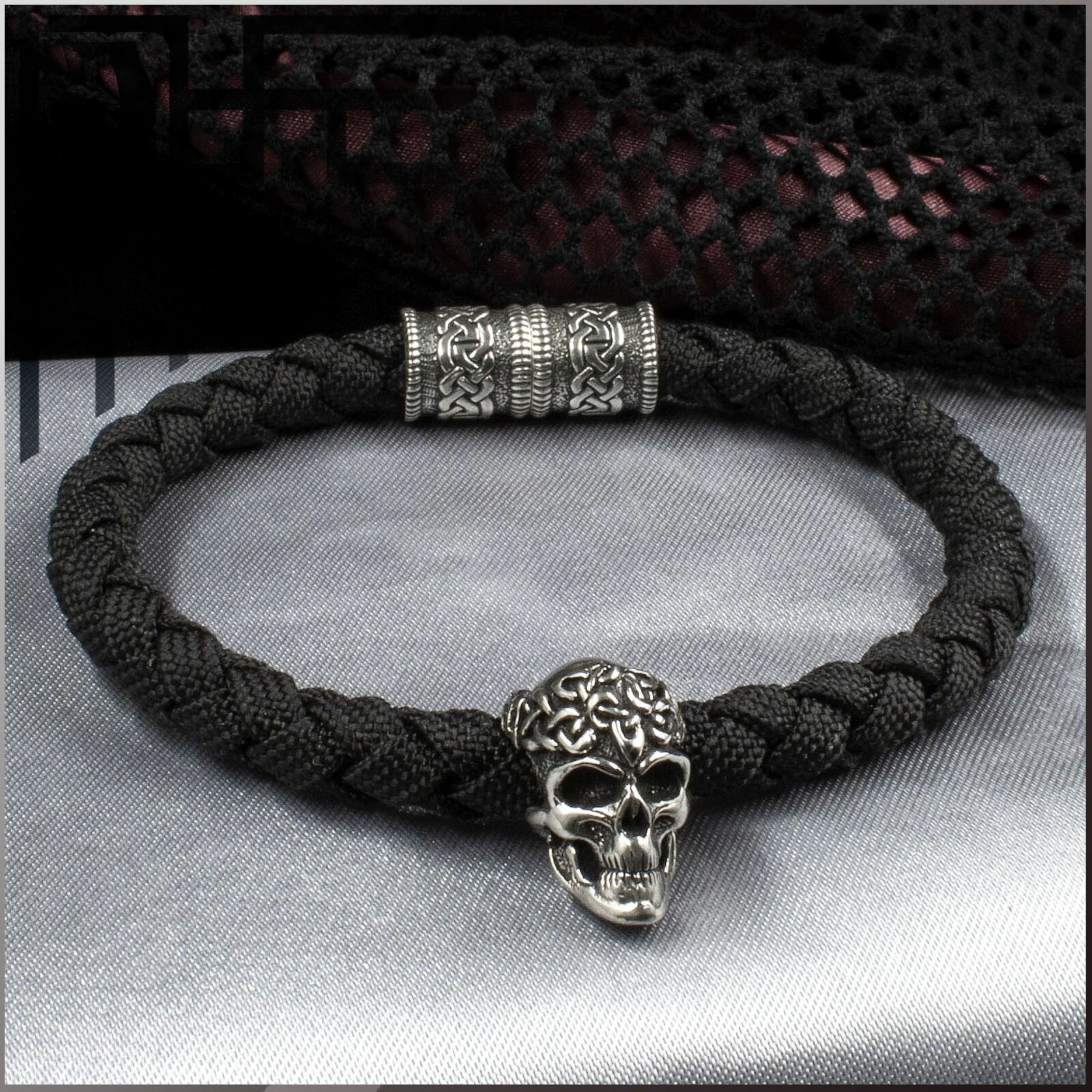 Плетеный браслет