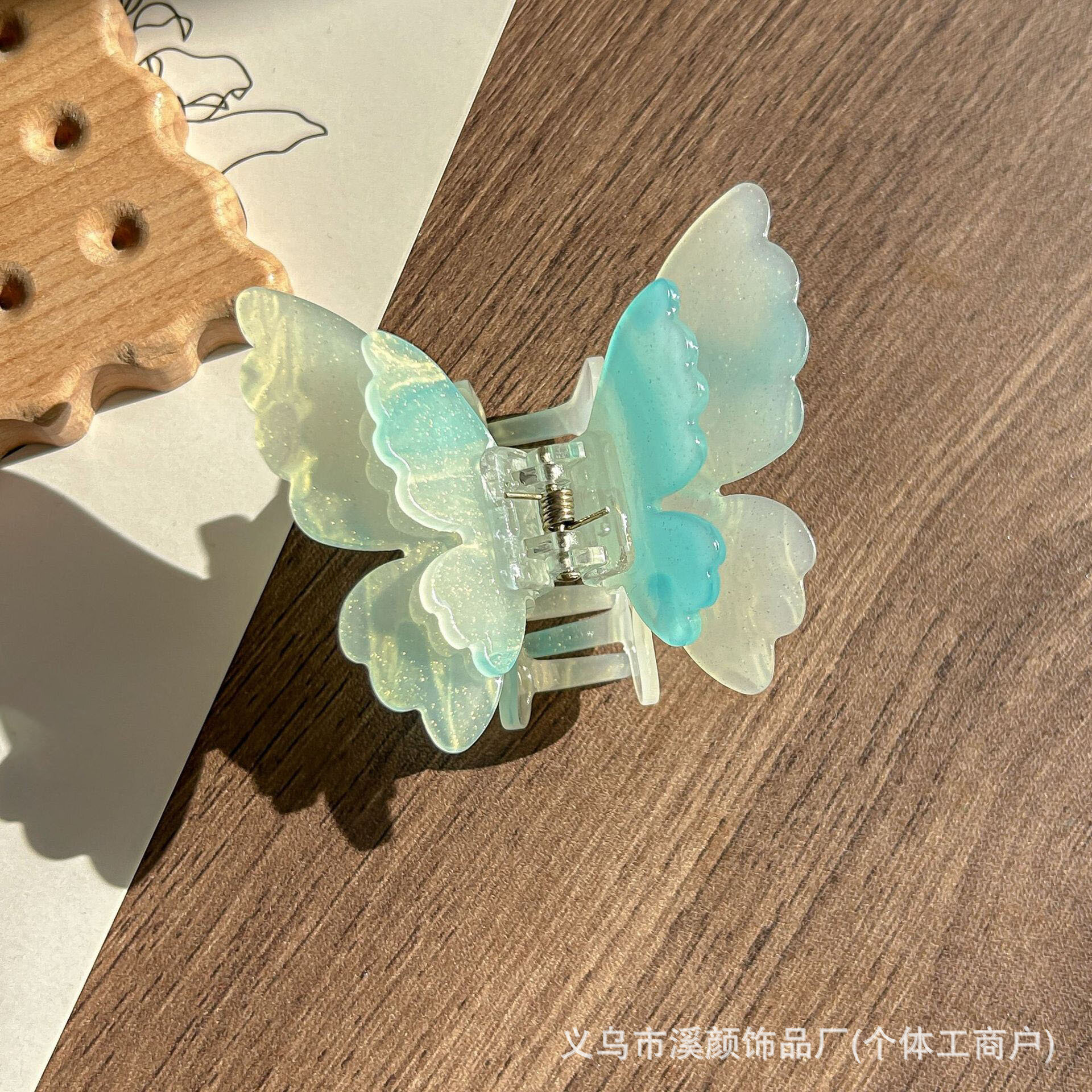 Заколка-бабочка "Литературная", акрил, цвет меняется, длина 7 см