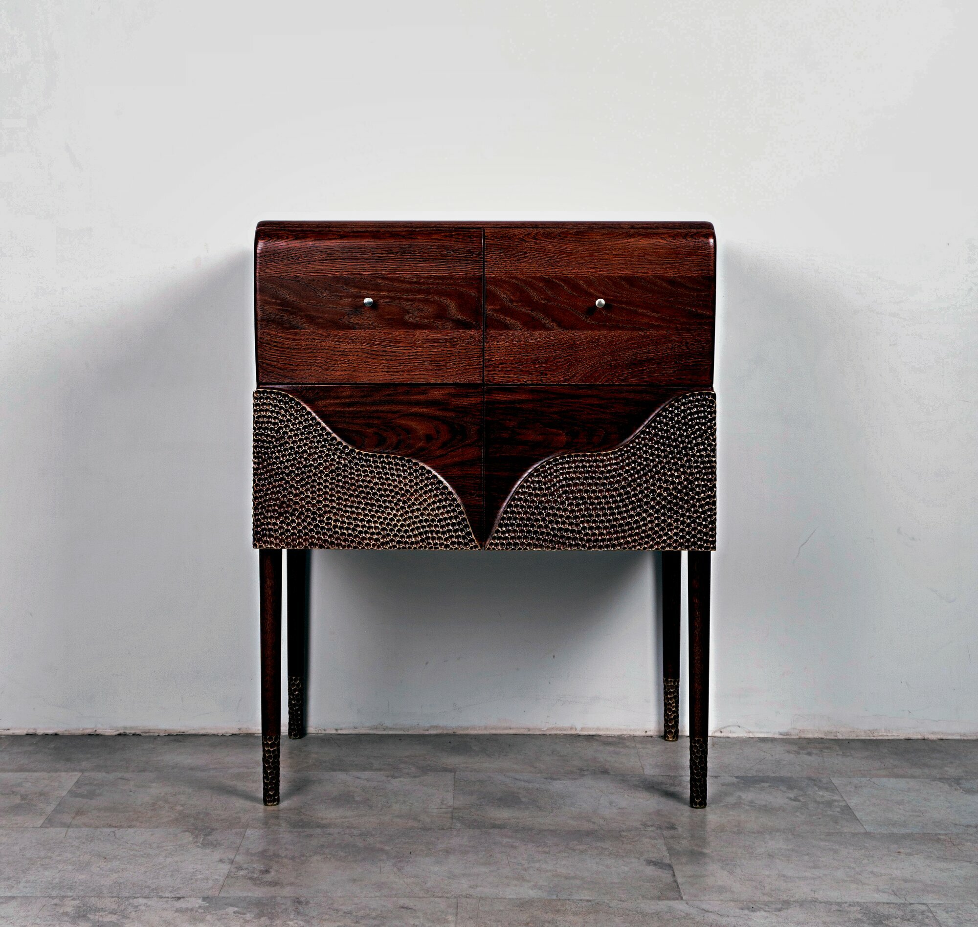 Комод дизайнерский из массива дуба ( не шпон), авторская работа